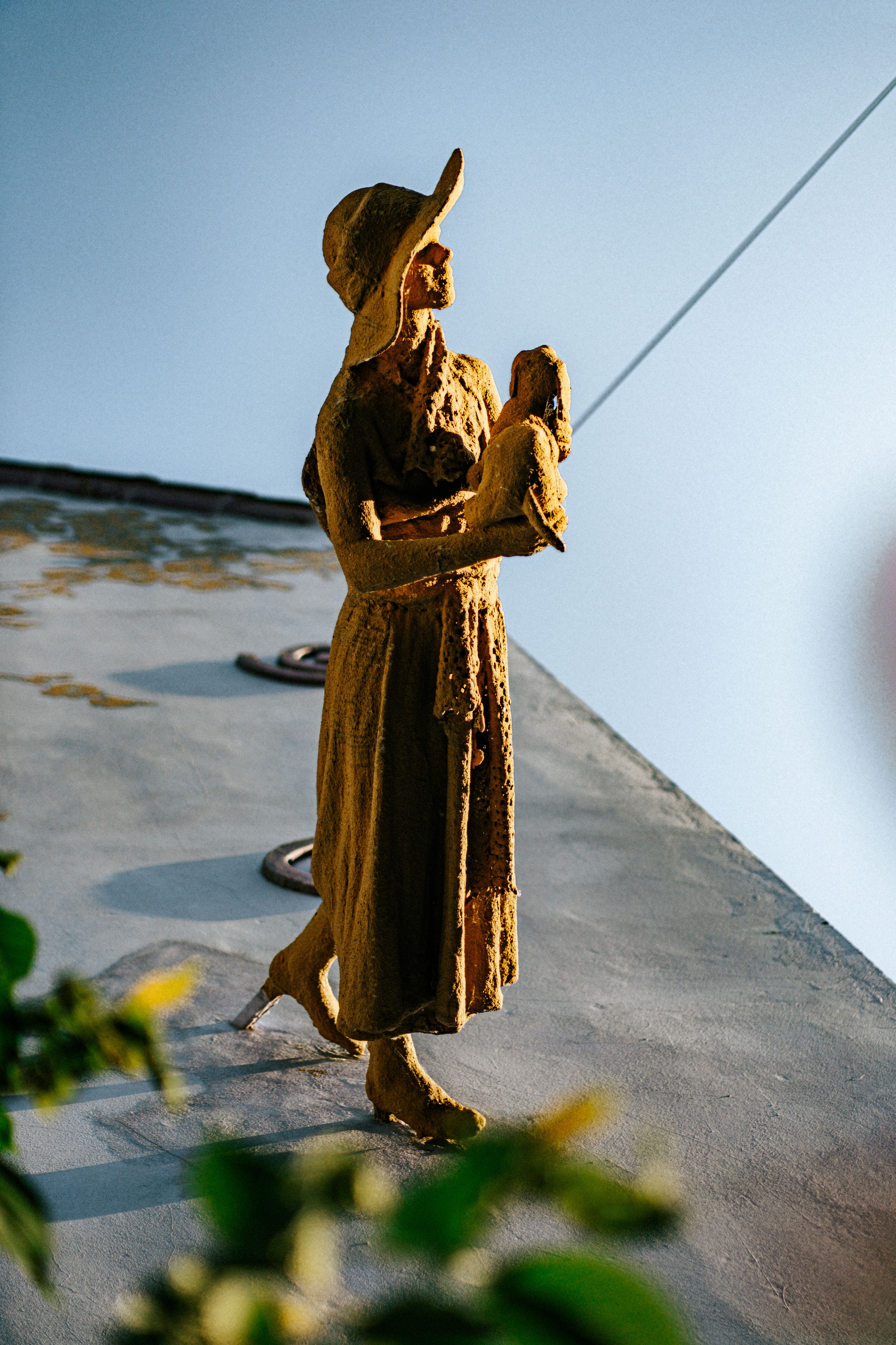Artistic Statue on Building in Zittau, Germany · Free Stock Photo