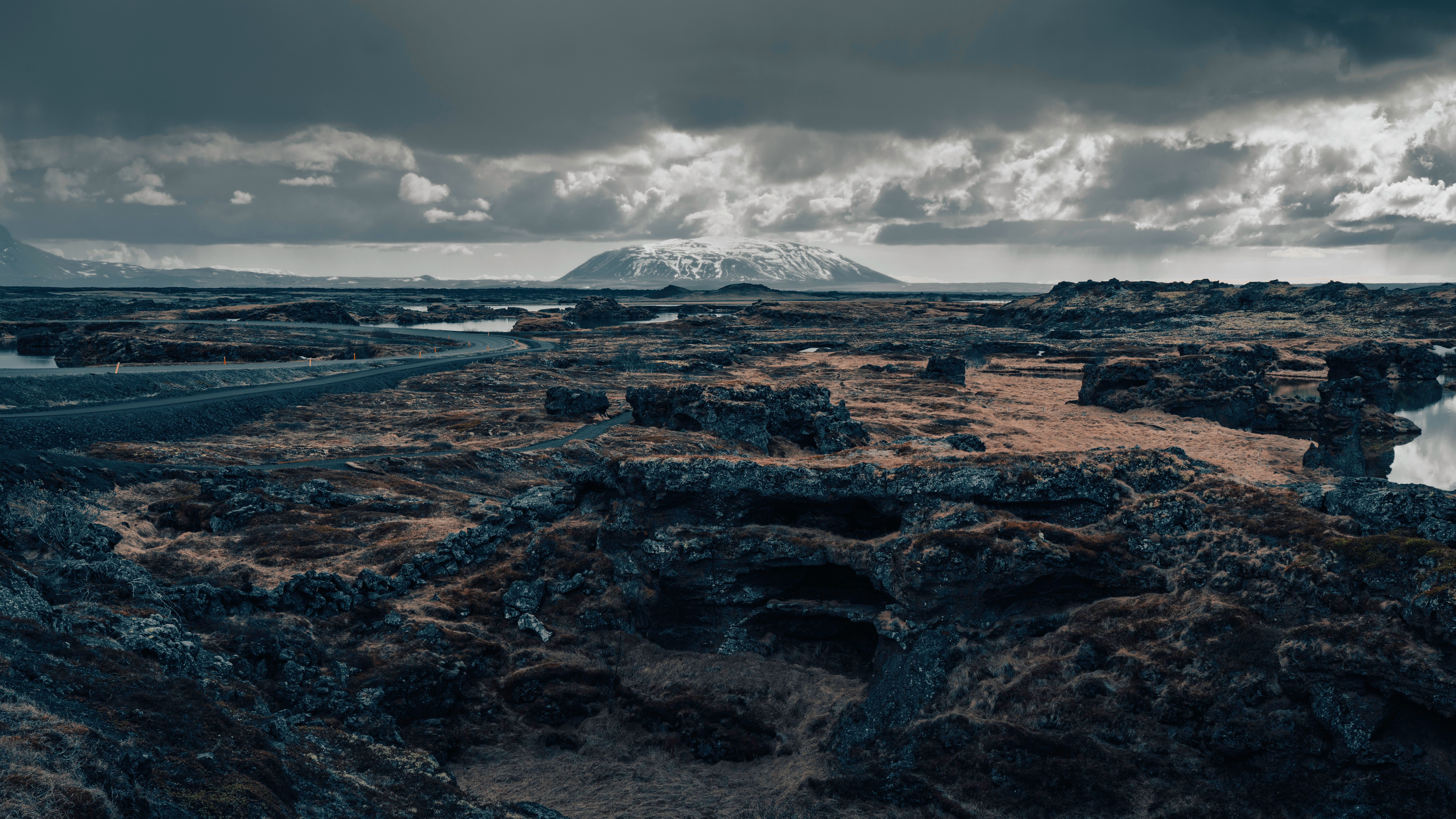 Dramatic Icelandic Landscape with Volcanic Terrain · Free Stock Photo
