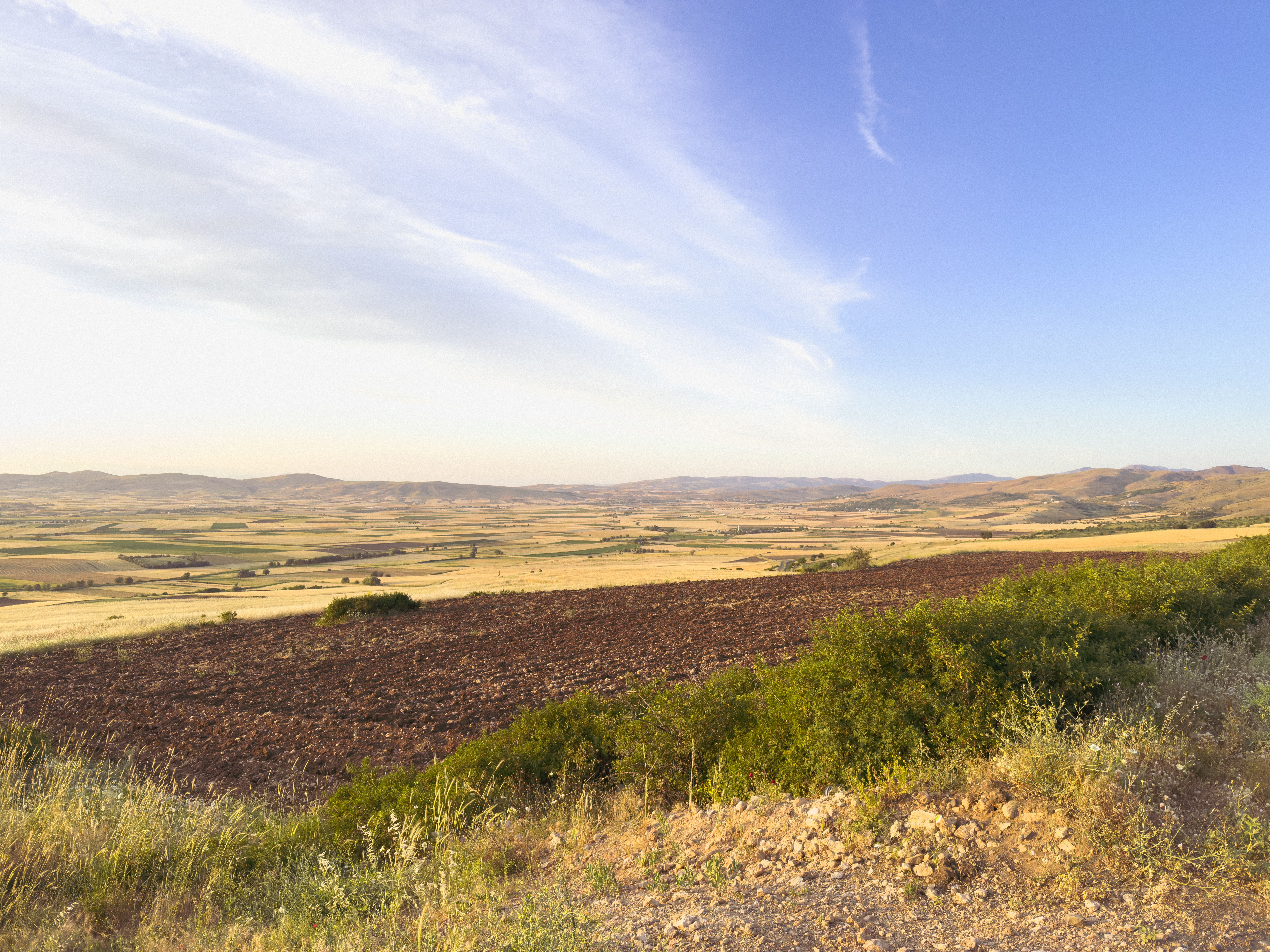 Scenic Landscape in Kovancılar, Türkiye at Dawn · Free Stock Photo