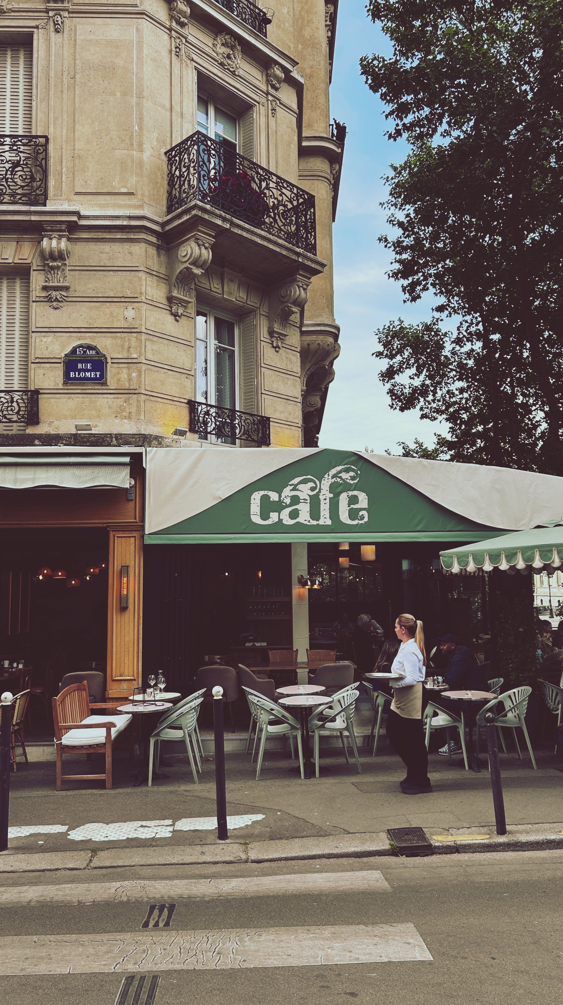 People Dinning In A Restaurant Photos, Download The BEST Free People ...