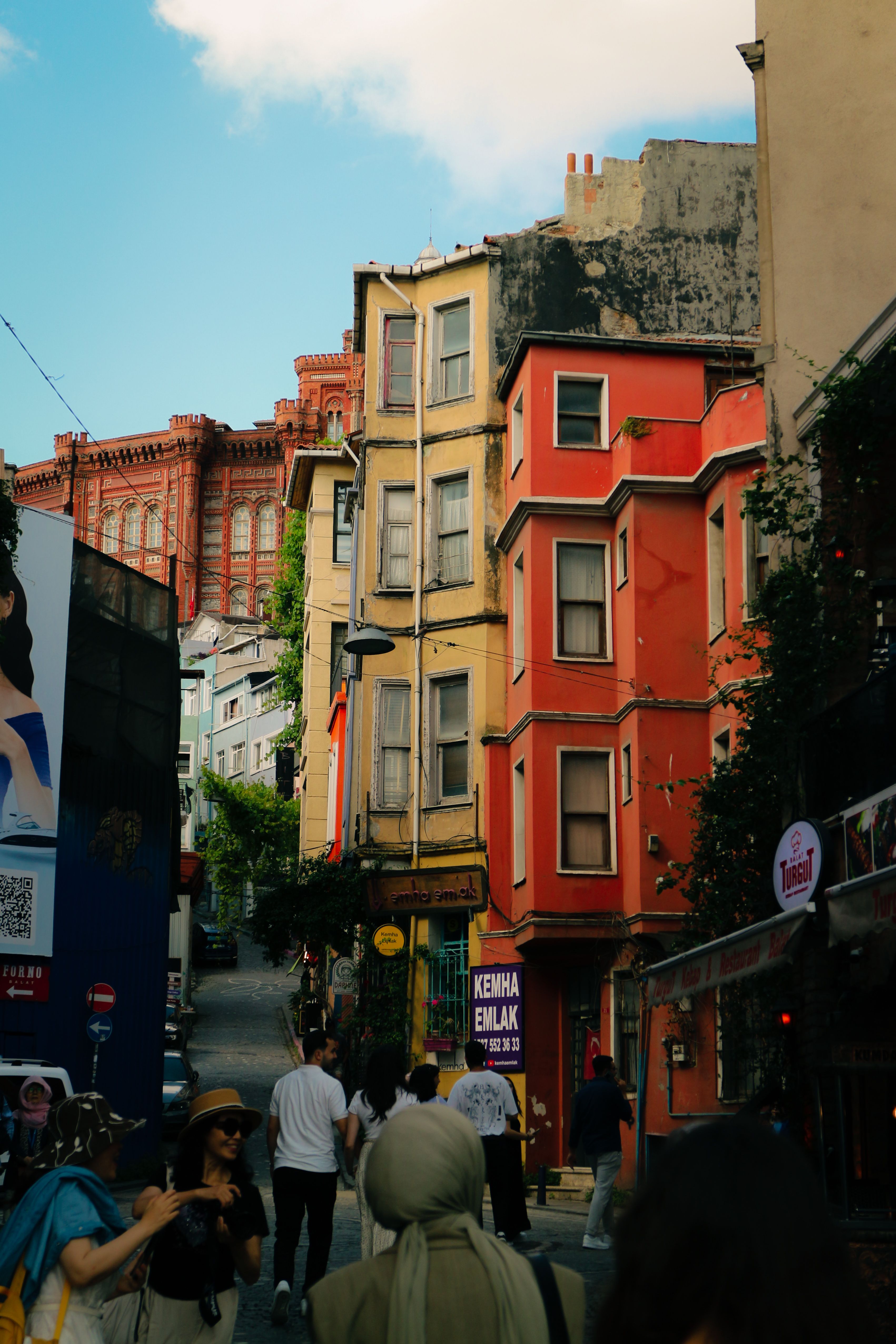 Colorful Street Scene in Historic Istanbul · Free Stock Photo