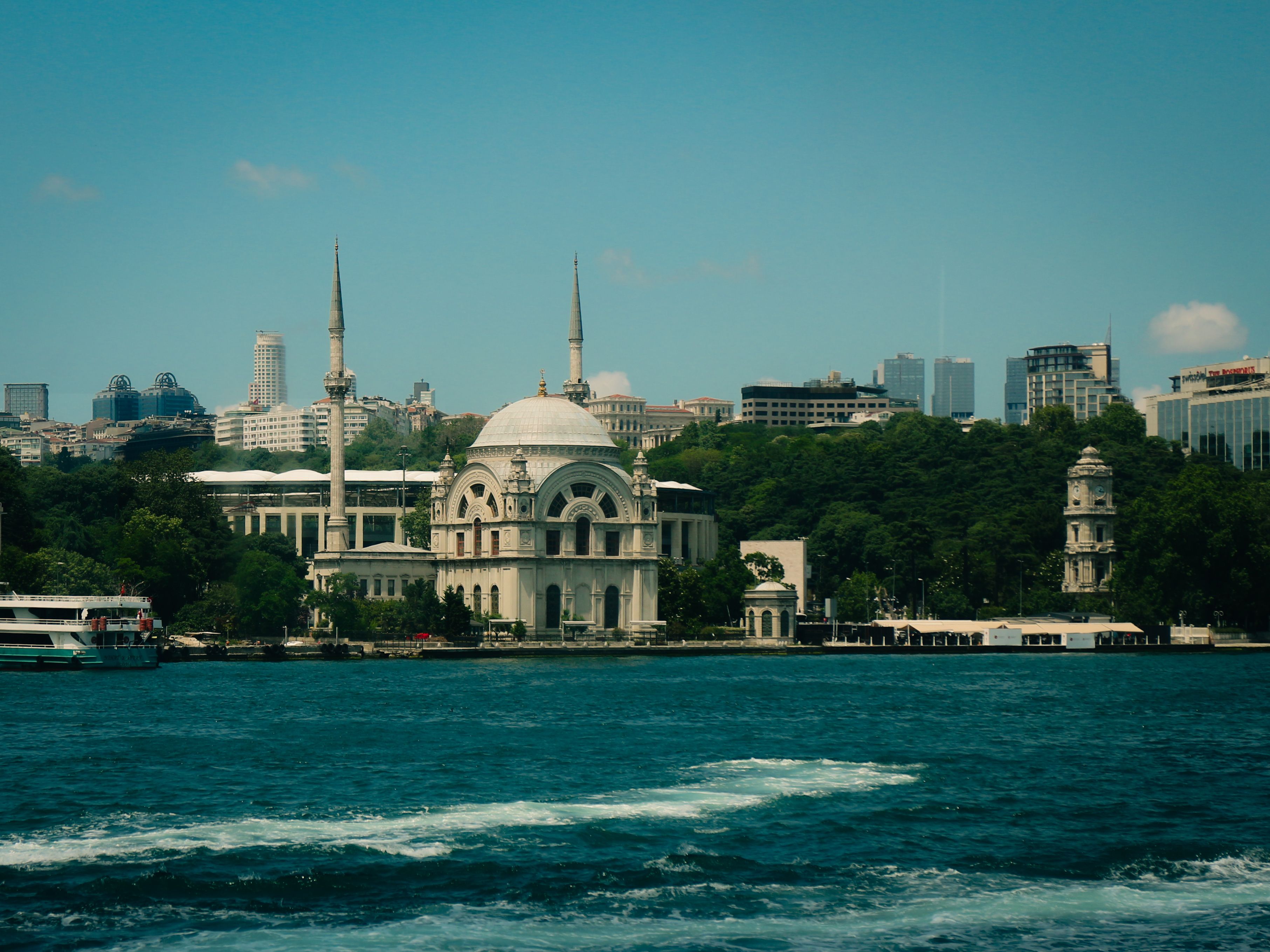 Scenic View of Istanbul Mosque from Bosphorus · Free Stock Photo