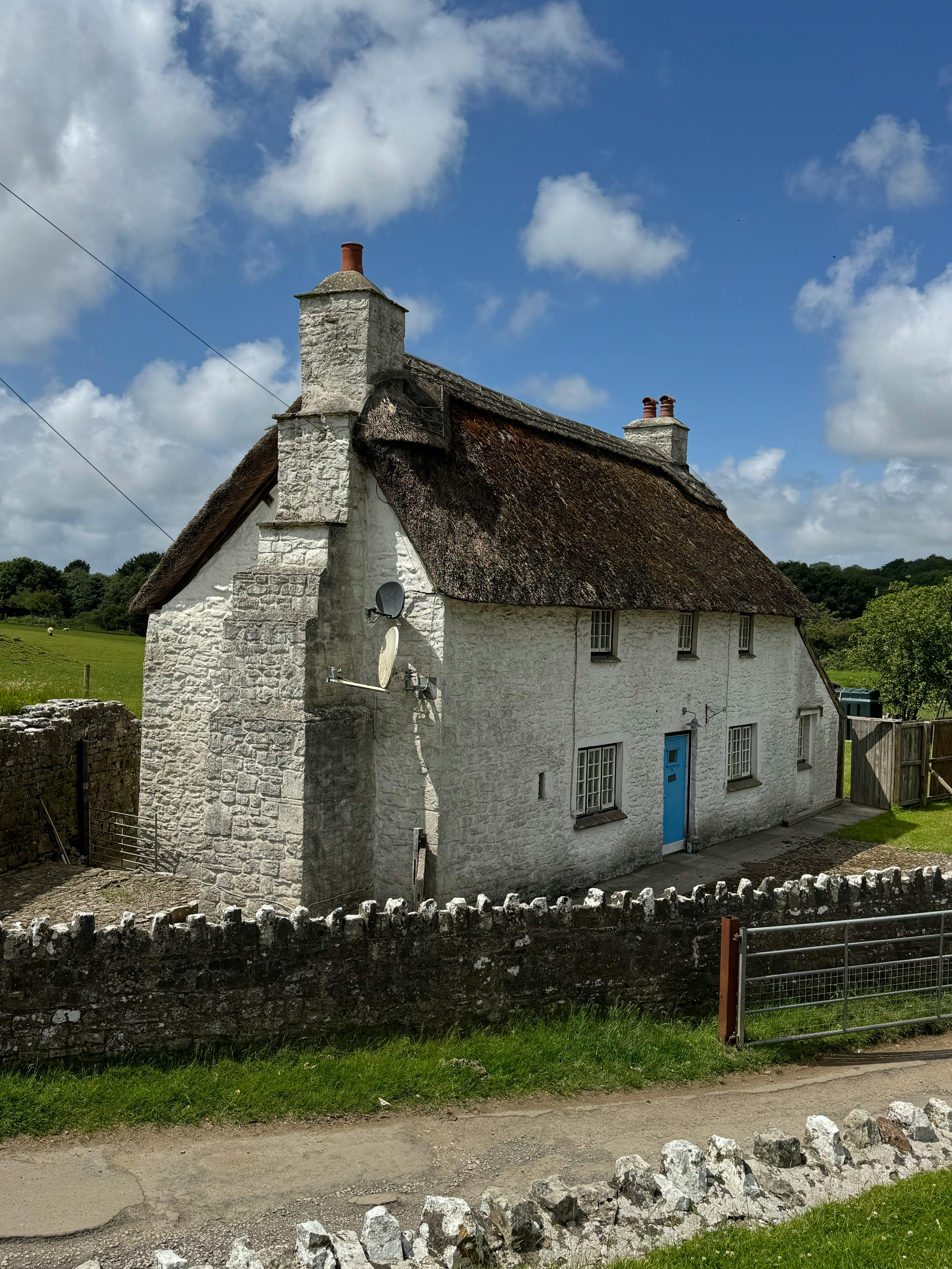 English Thatch Photos, Download The BEST Free English Thatch Stock ...