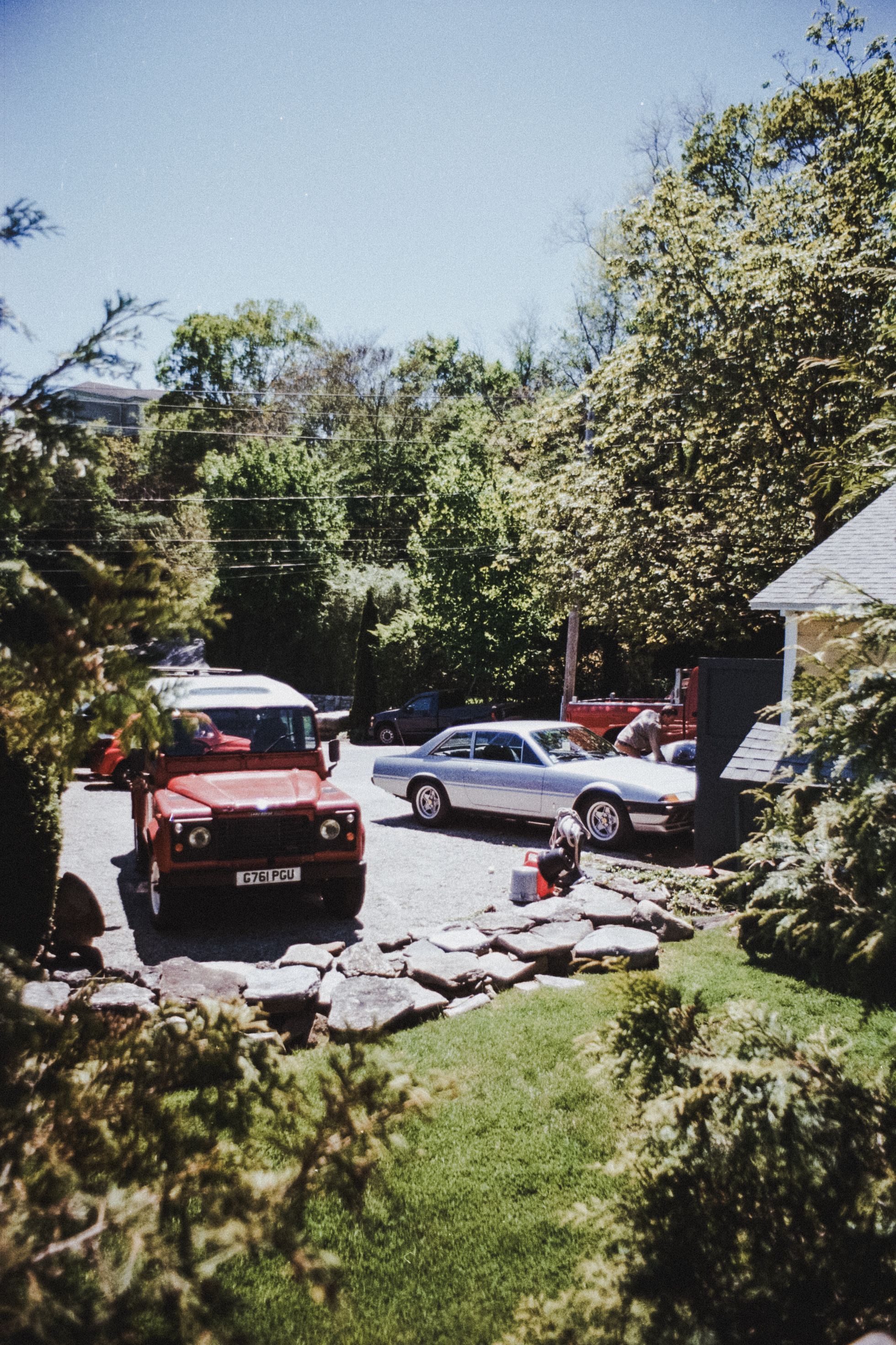 Classic Cars in Sunny Backyard Setting · Free Stock Photo