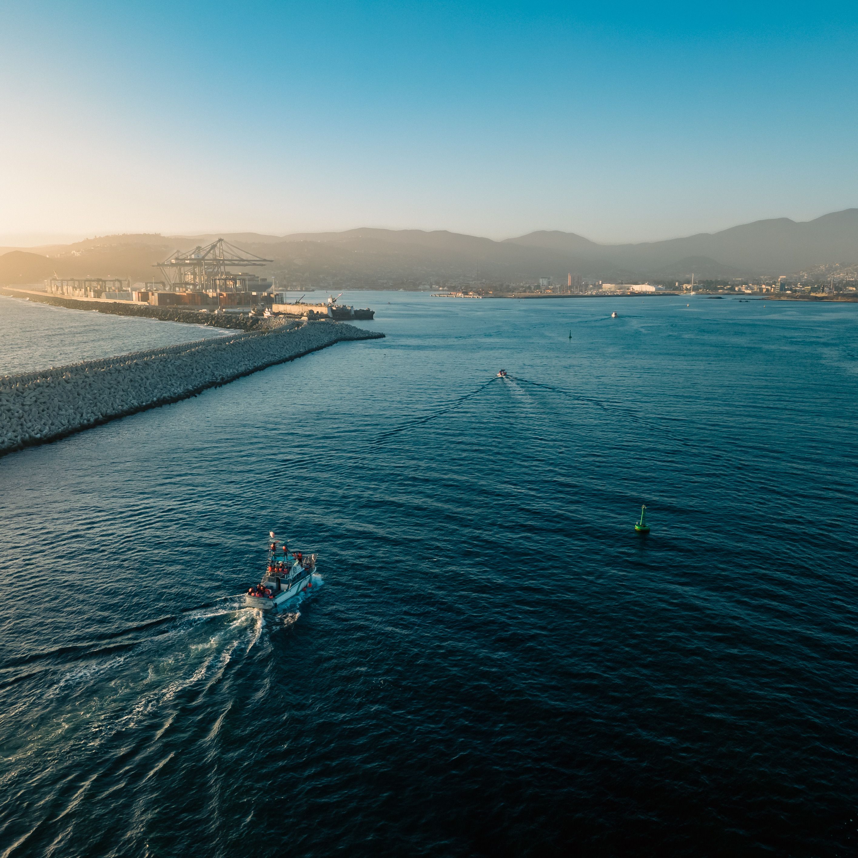 Vista Aérea Del Puerto De Ensenada Al Amanecer · Foto de stock gratuita