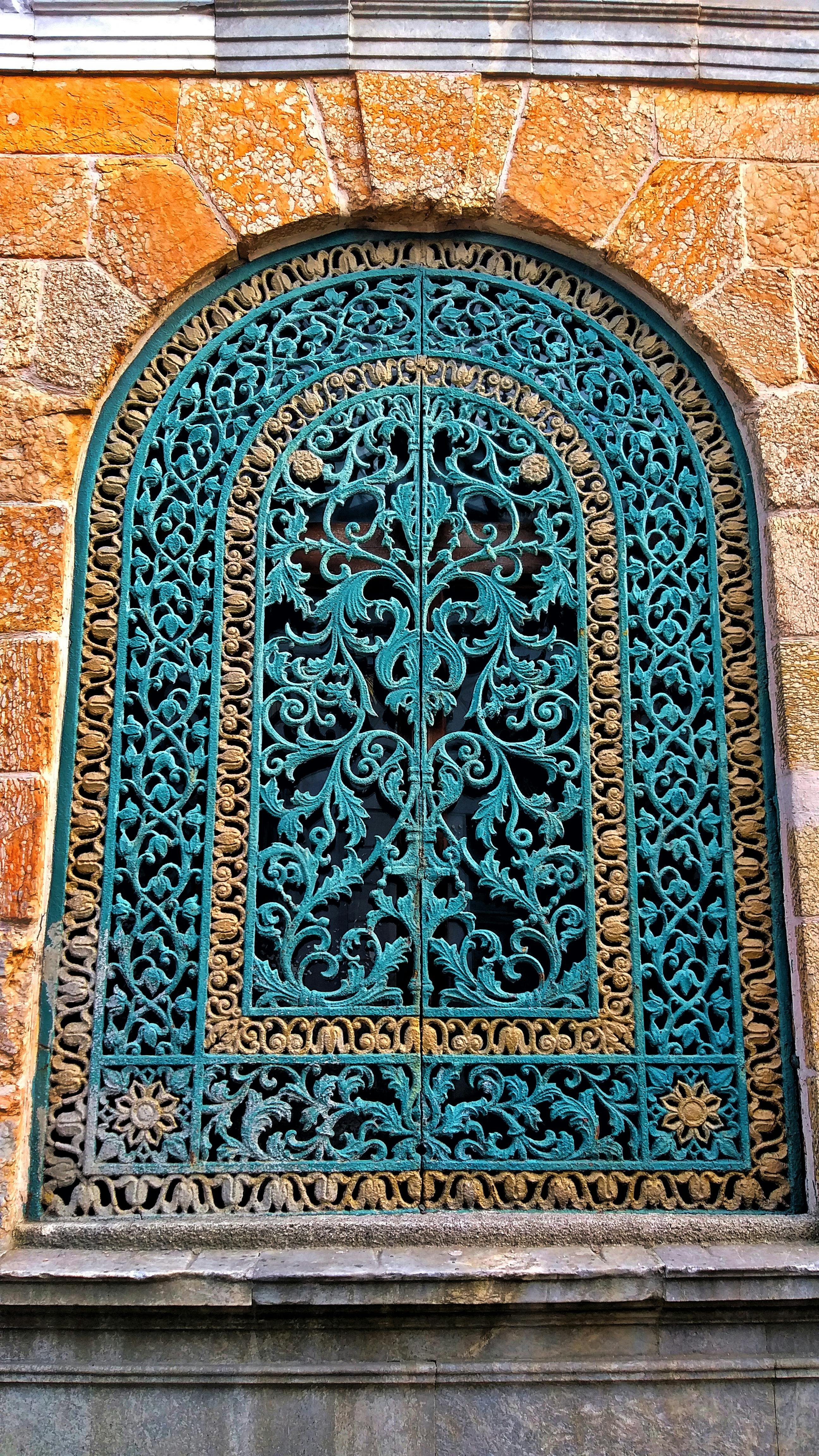 Intricate Ornate Window Design in Historic Architecture · Free Stock Photo