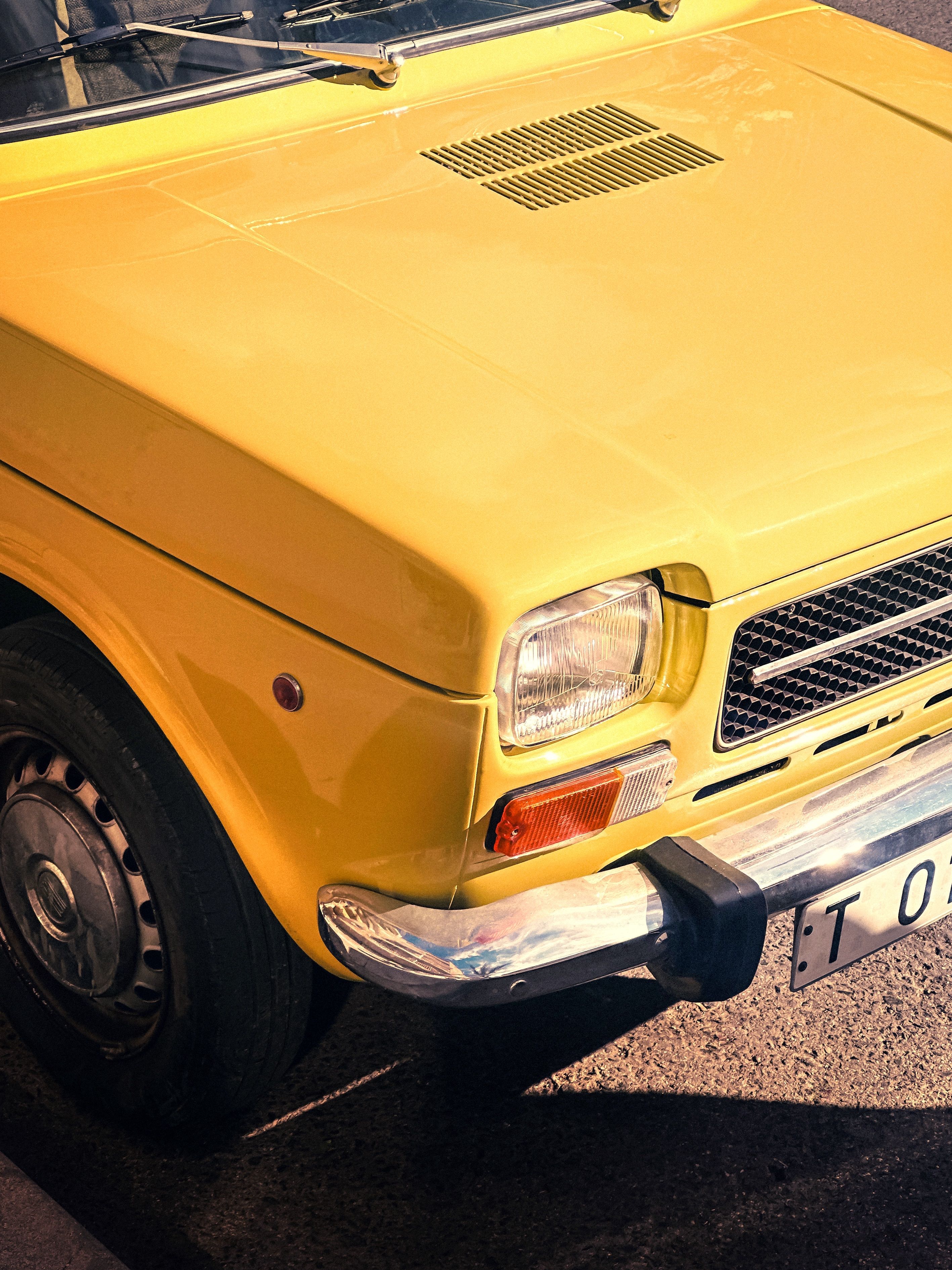 Vintage Yellow Car in Sunlight with Classic Design · Free Stock Photo