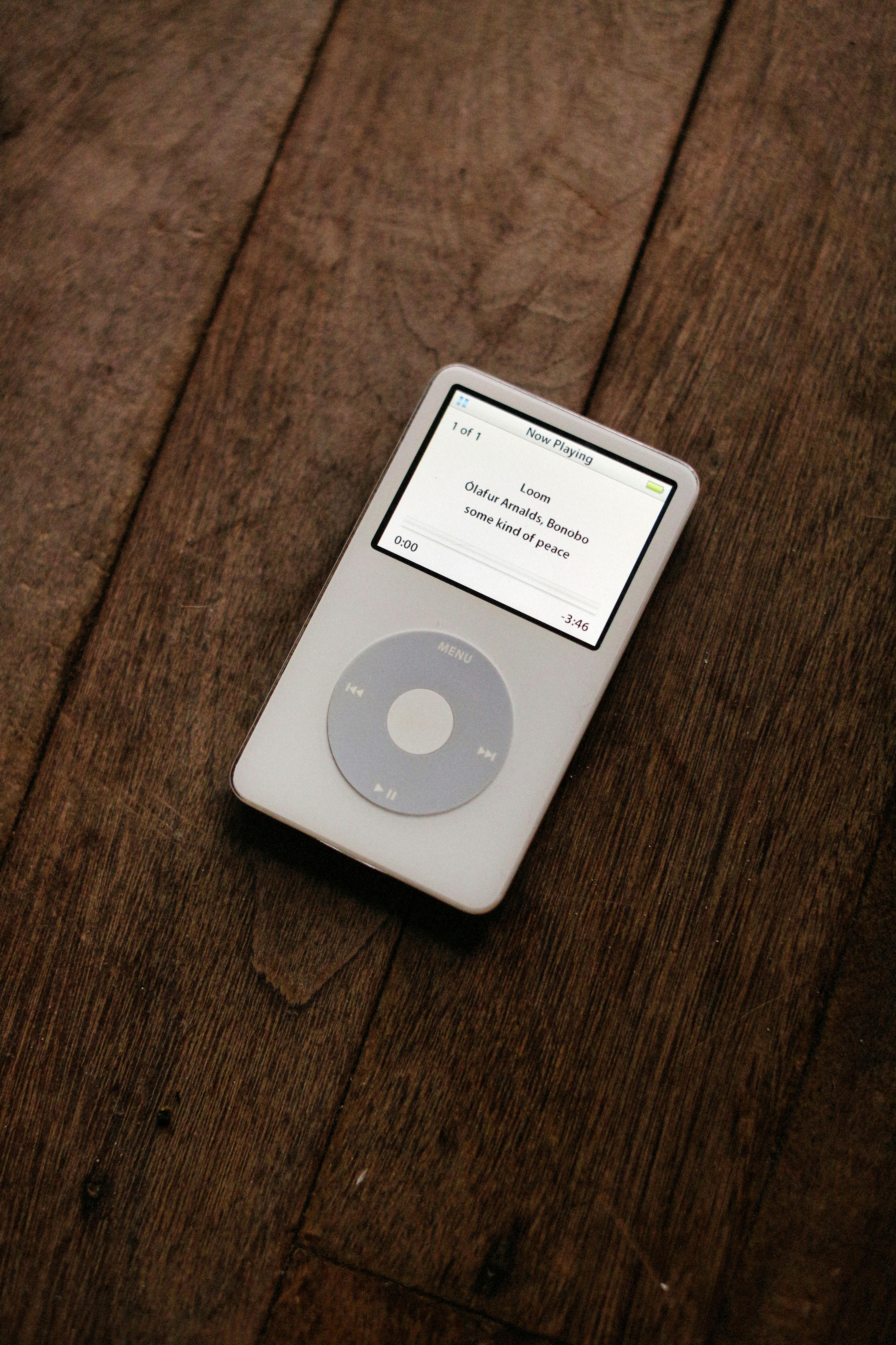 Apple Ipod Photos, Download The BEST Free Apple Ipod Stock Photos & HD ...
