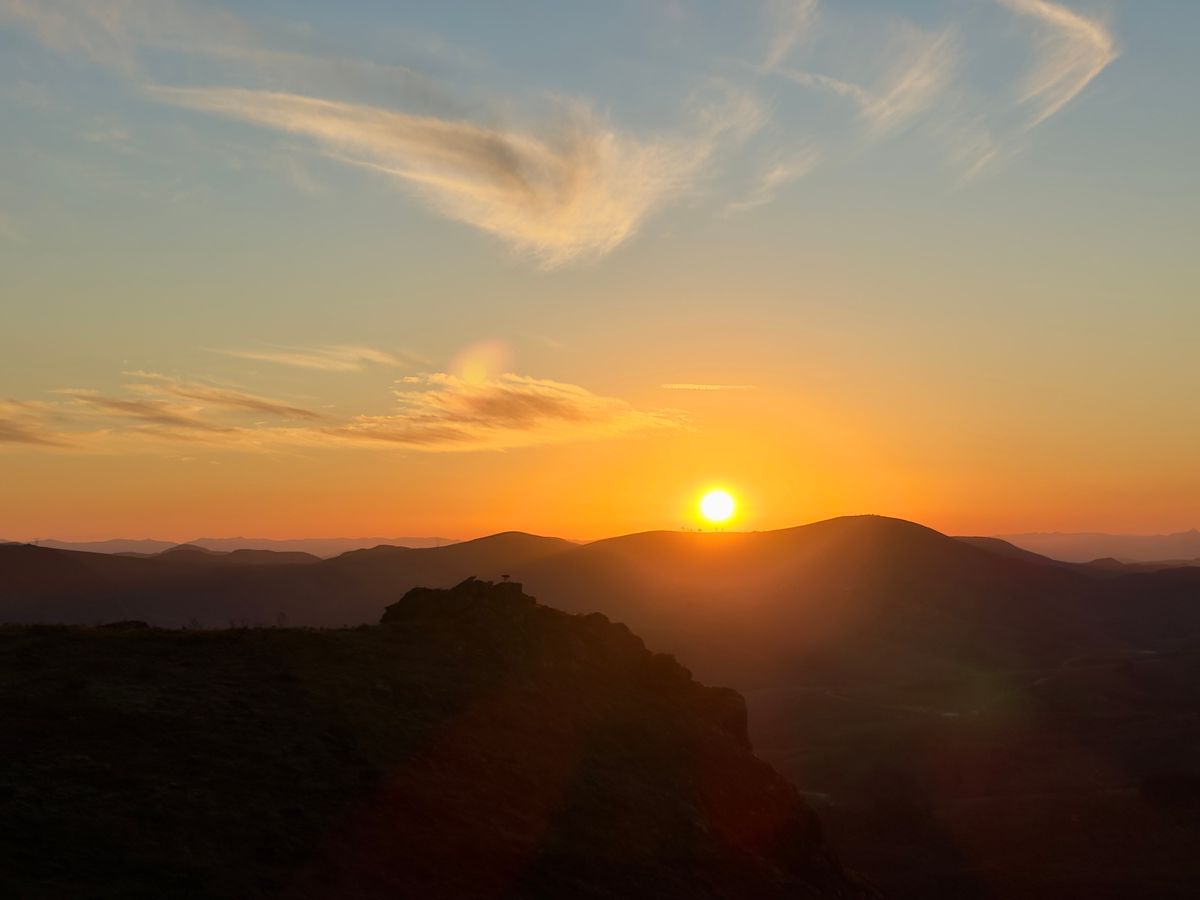Sun Peaking Through Clouds Photos, Download The BEST Free Sun Peaking ...