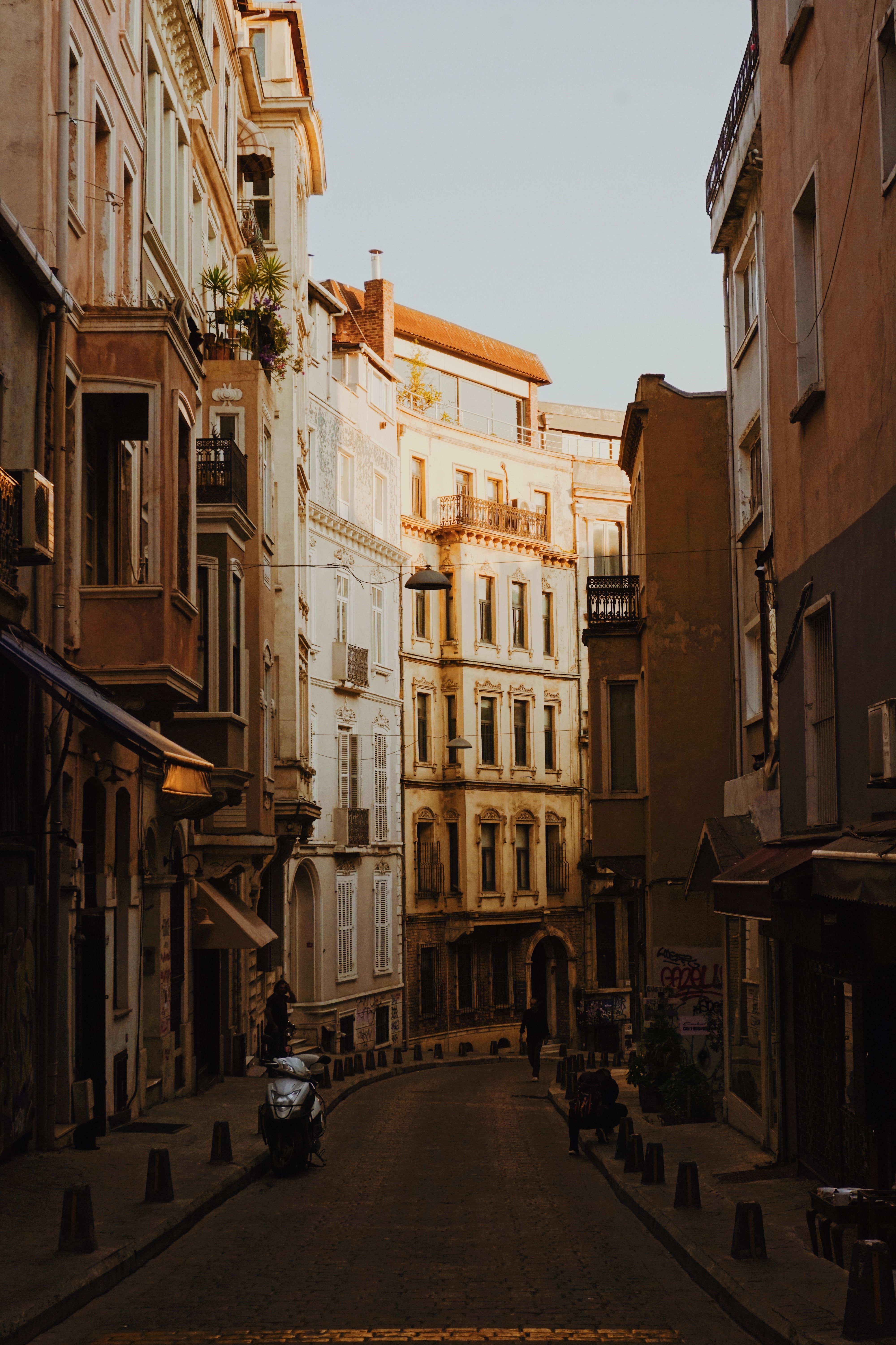 Charming Narrow Street in Historic European City · Free Stock Photo