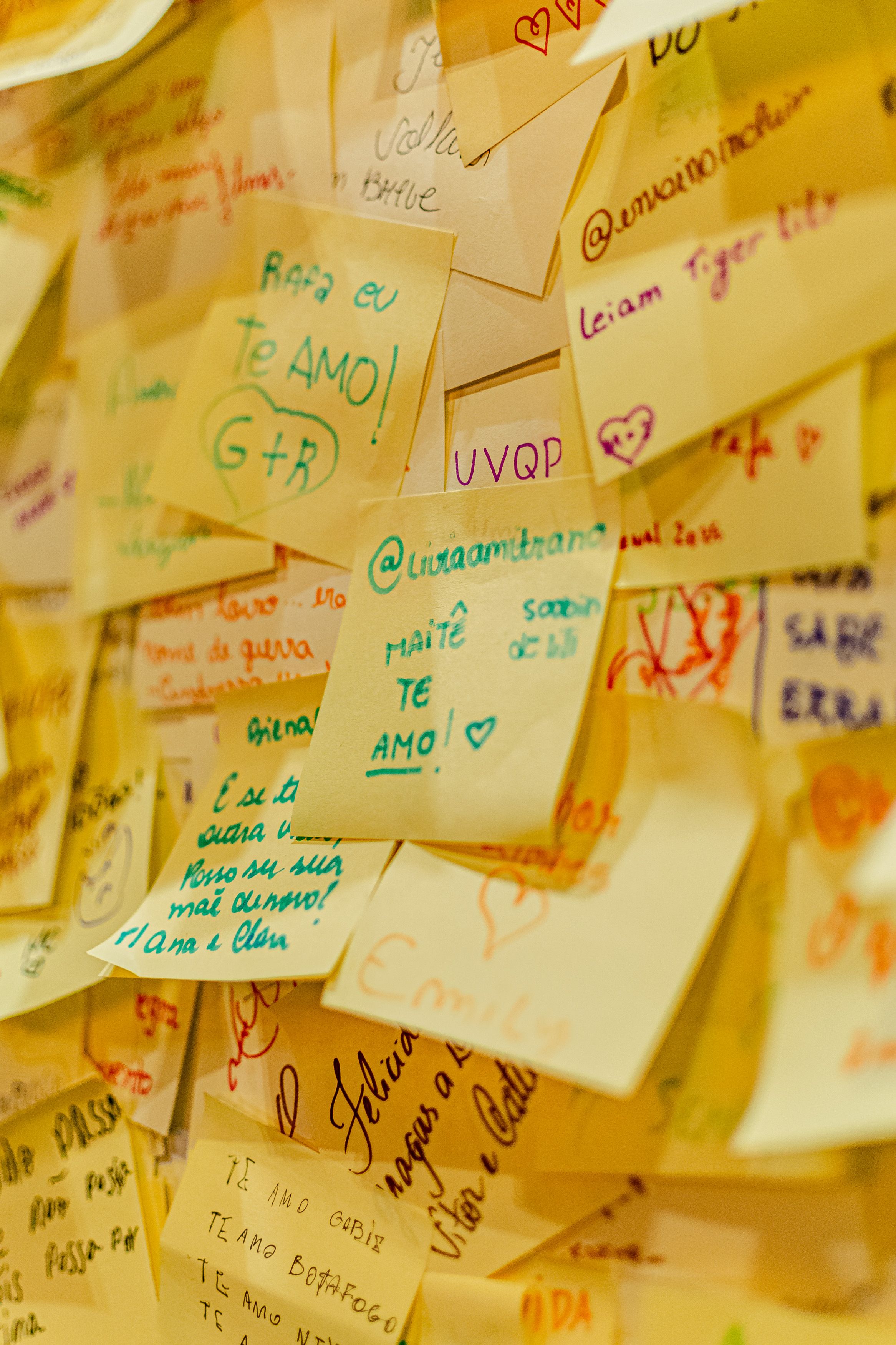Notas Post It Coloridas Com Mensagens Em Close Up · Foto profissional ...