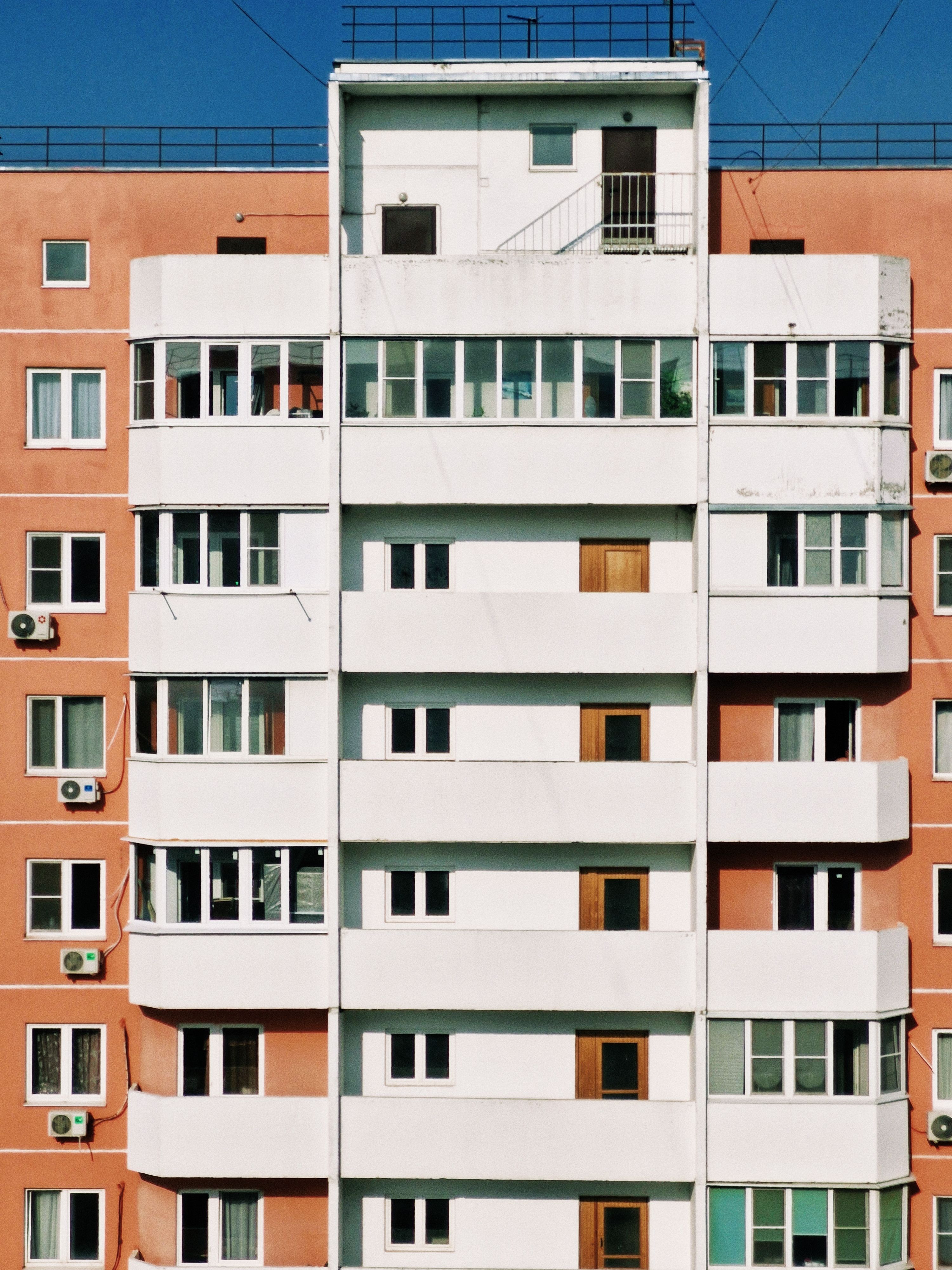 Building Wall Close-up Photography · Free Stock Photo