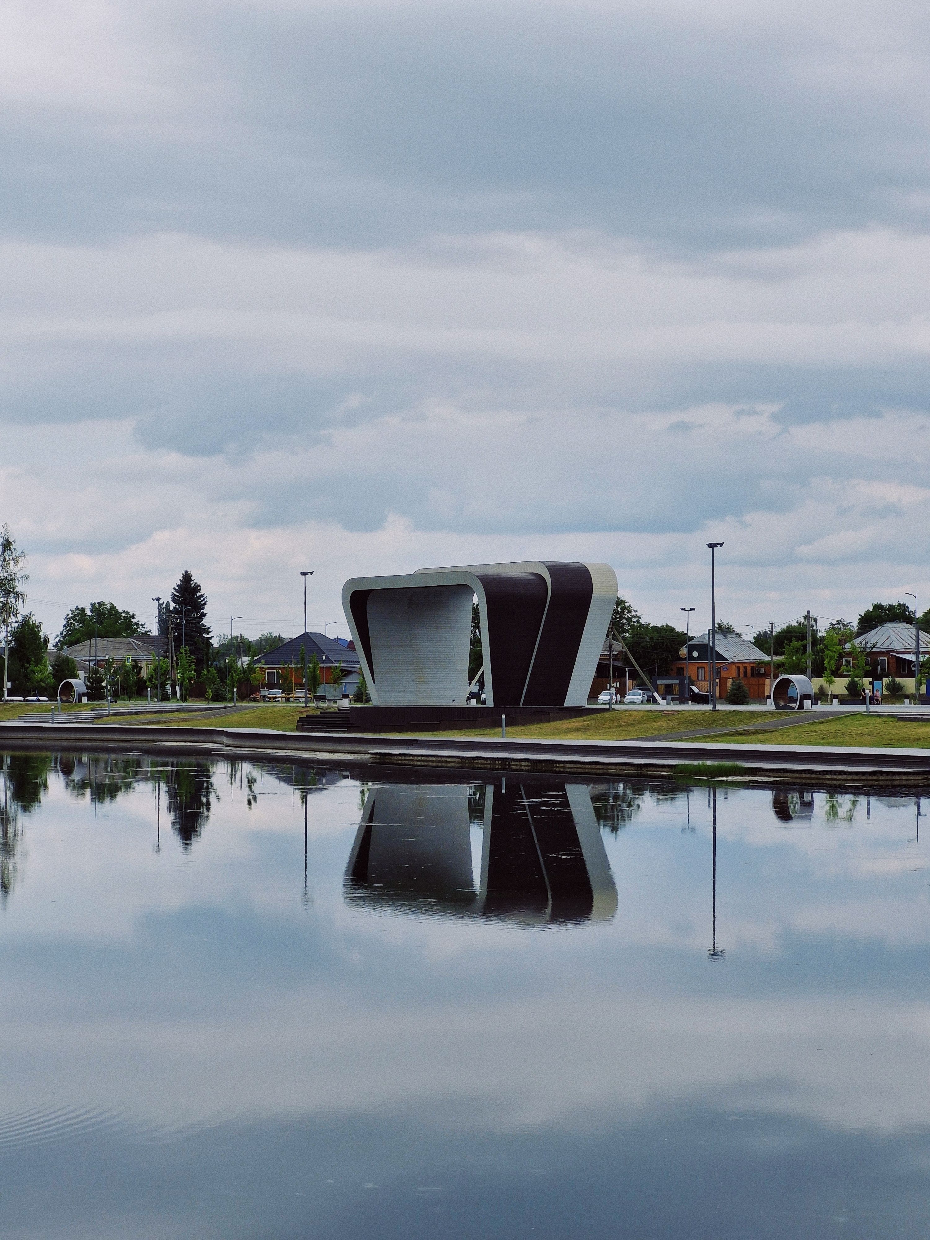 Modern Architectural Pavilion by Reflective Pool · Free Stock Photo