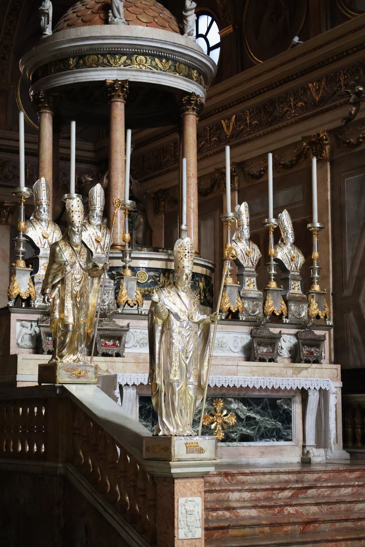Church Interior (Statues And Altar): Photos, Download The BEST Free ...