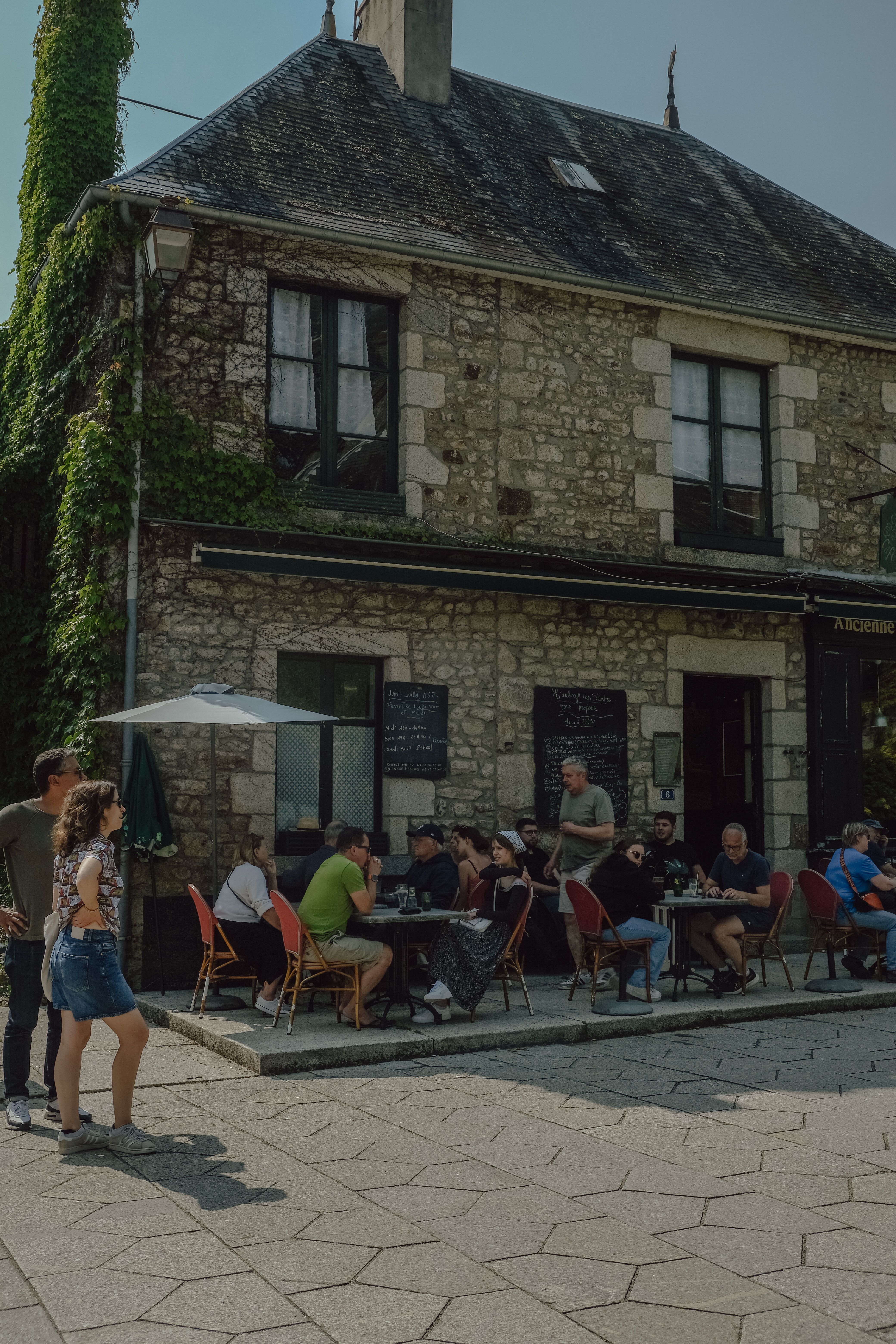 Charming Outdoor Café Scene in Sunny Day · Free Stock Photo