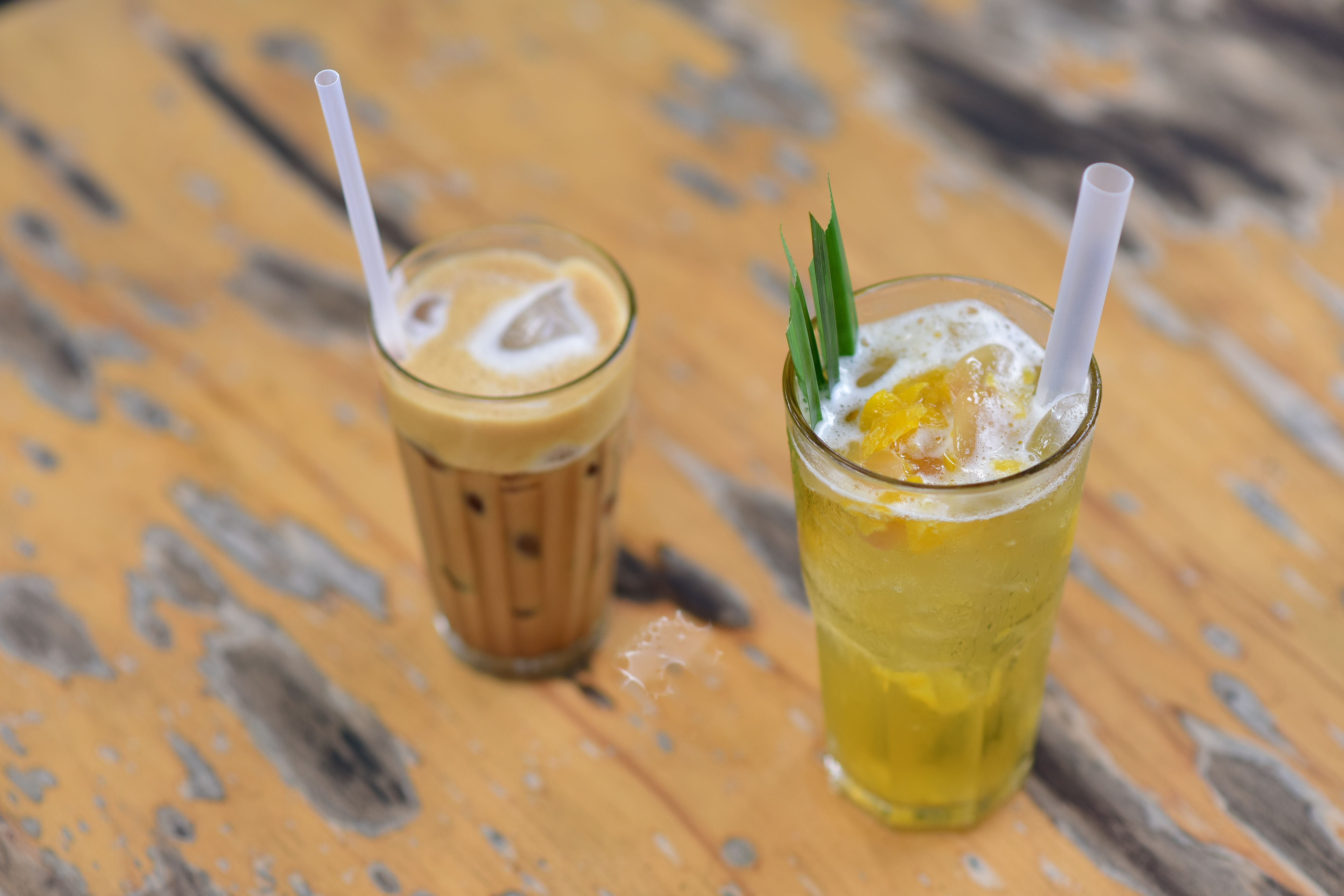 Minuman Es Jeruk Dan Kopi Yang Menyegarkan · Foto Stok Gratis