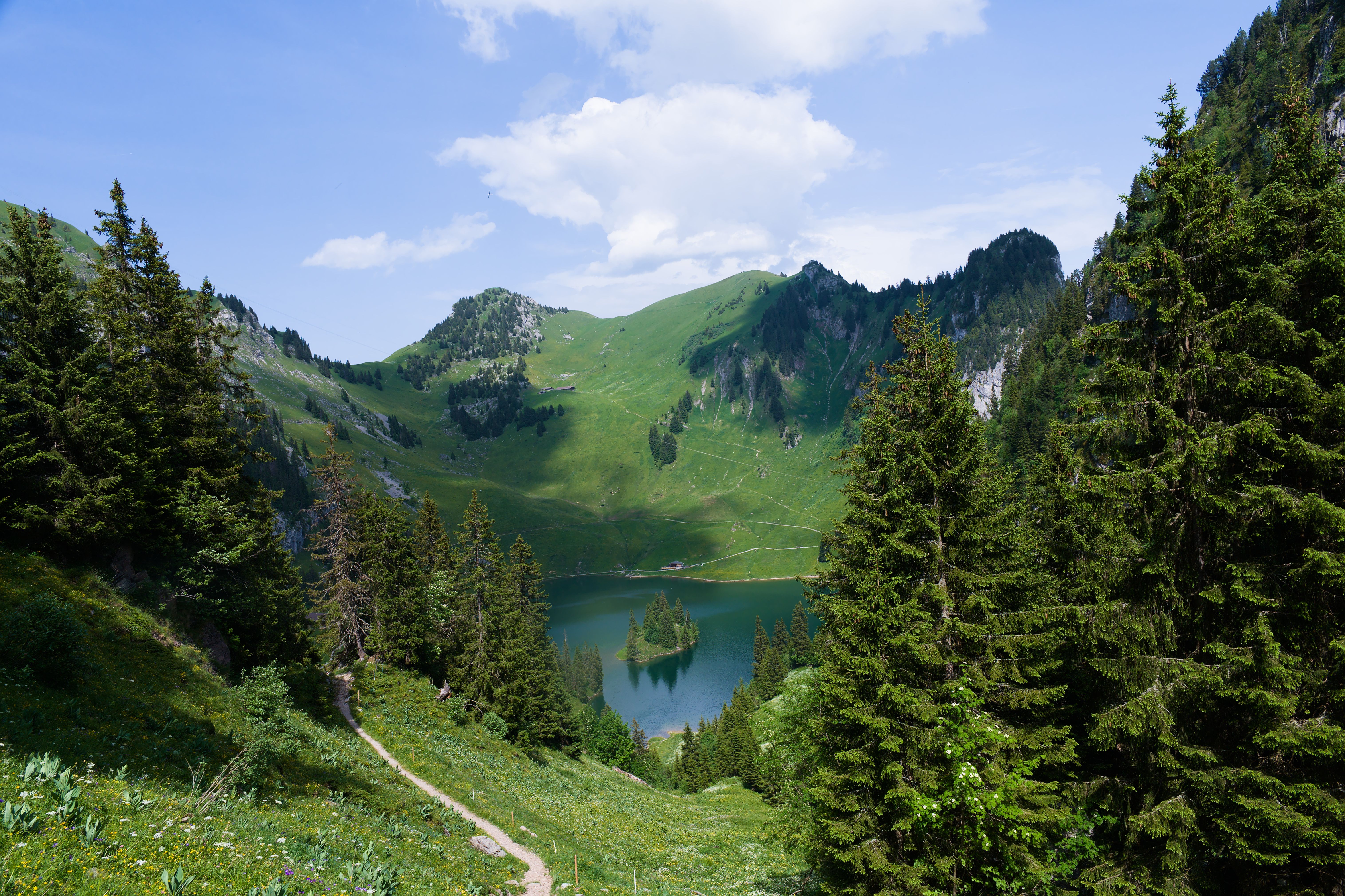 Scenic View of Lake and Mountains in Switzerland · Free Stock Photo