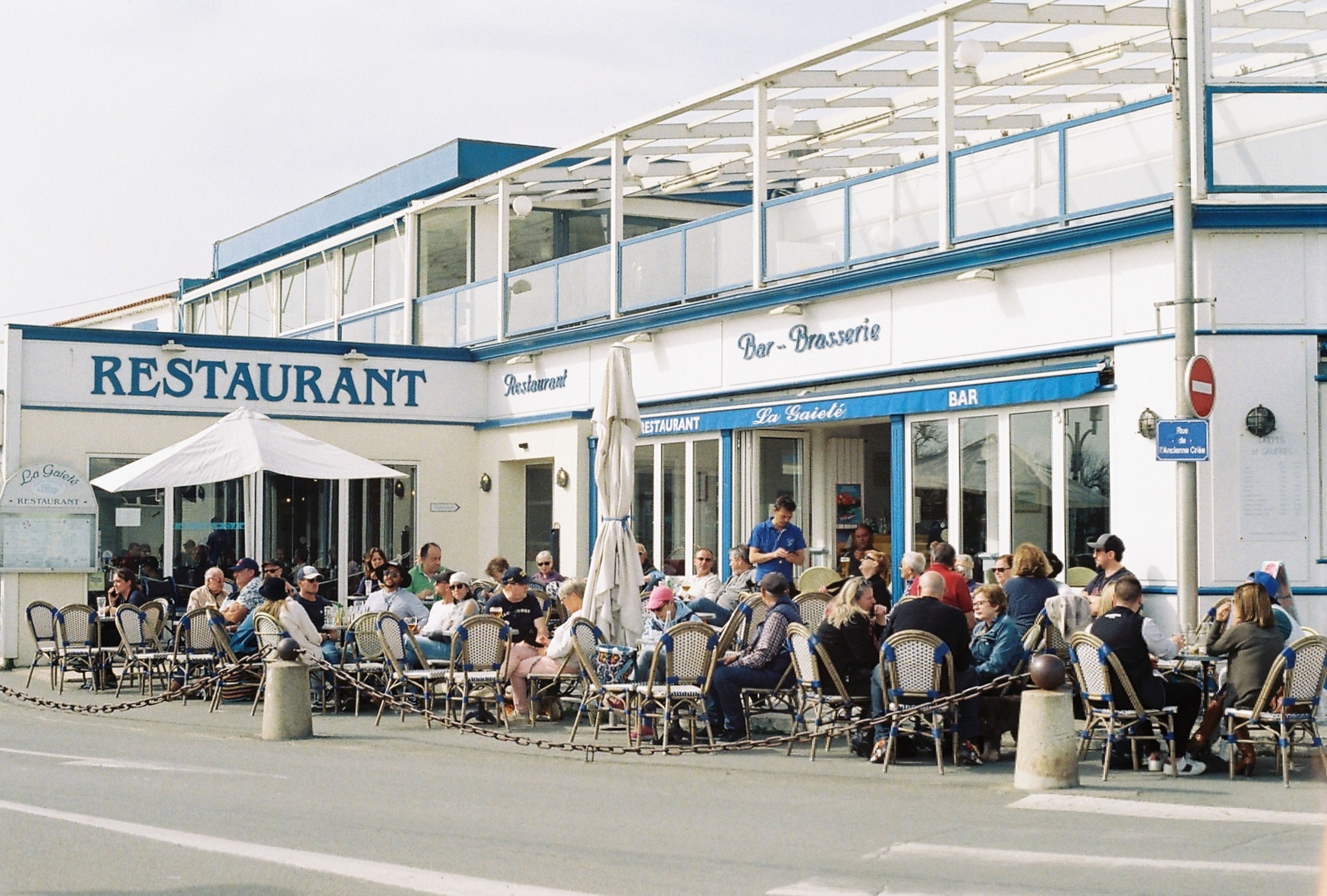 People Dinning In A Restaurant Photos, Download The BEST Free People ...