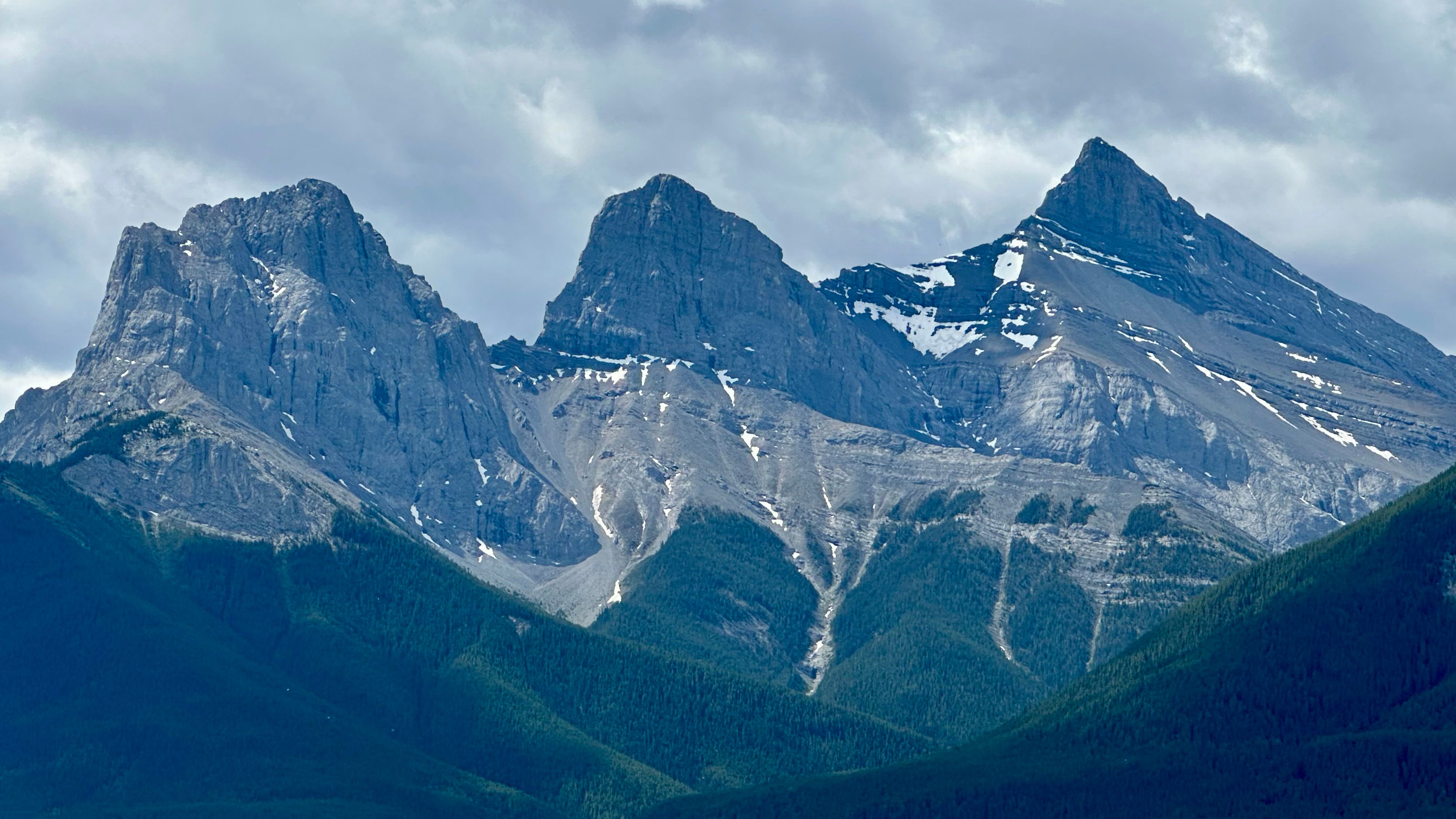 Stunning Rocky Mountain Peaks in Alberta · Free Stock Photo