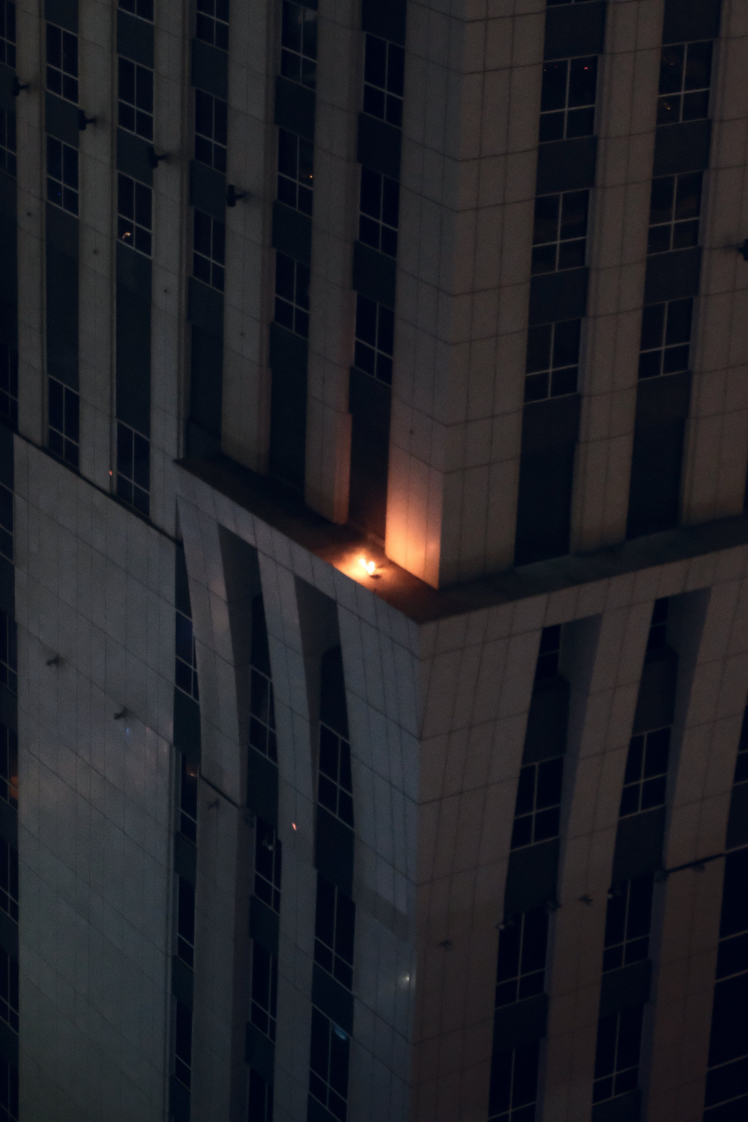 Nighttime Building Fire in Dubai Skyscraper · Free Stock Photo