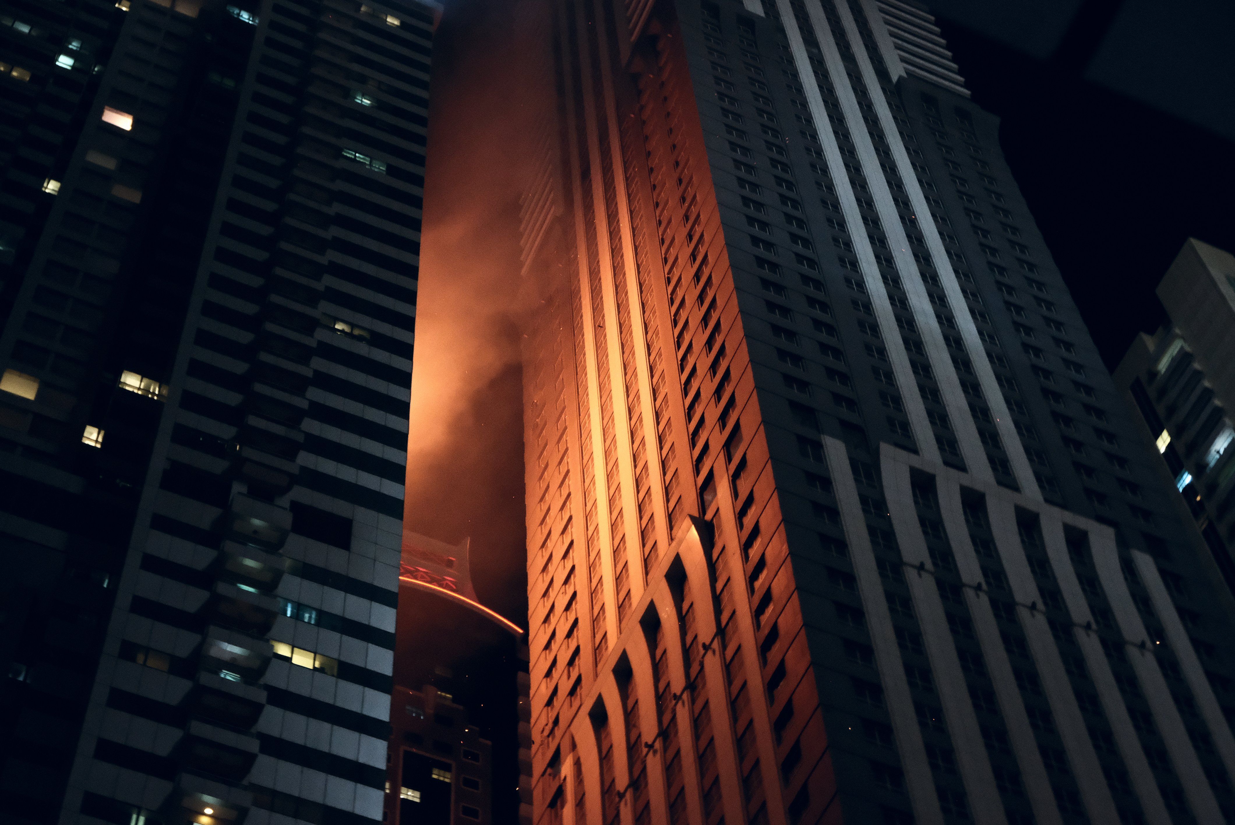 Dramatic Fire at Dubai Skyscraper at Night · Free Stock Photo