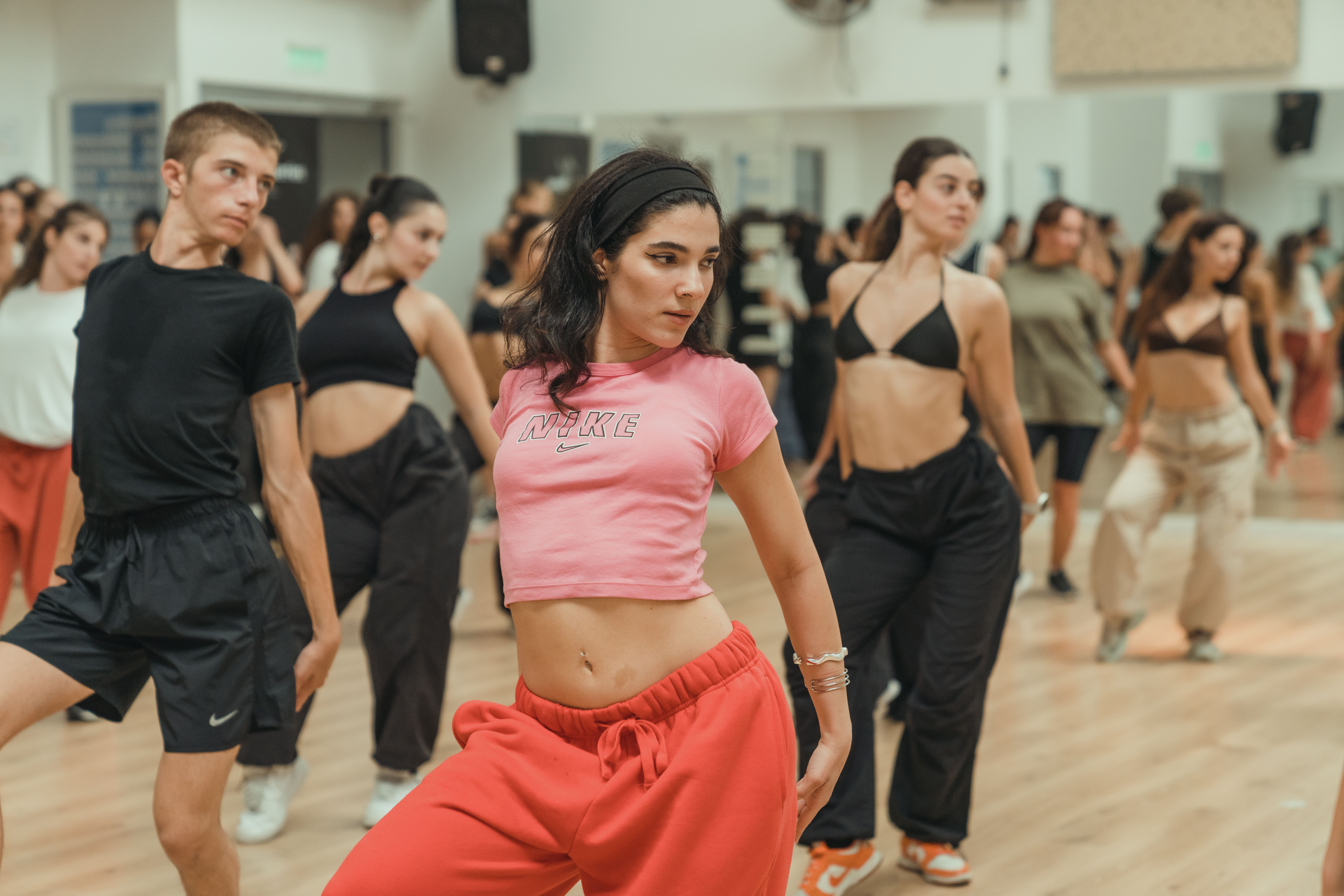 Dynamic Dance Class with Diverse Participants · Free Stock Photo