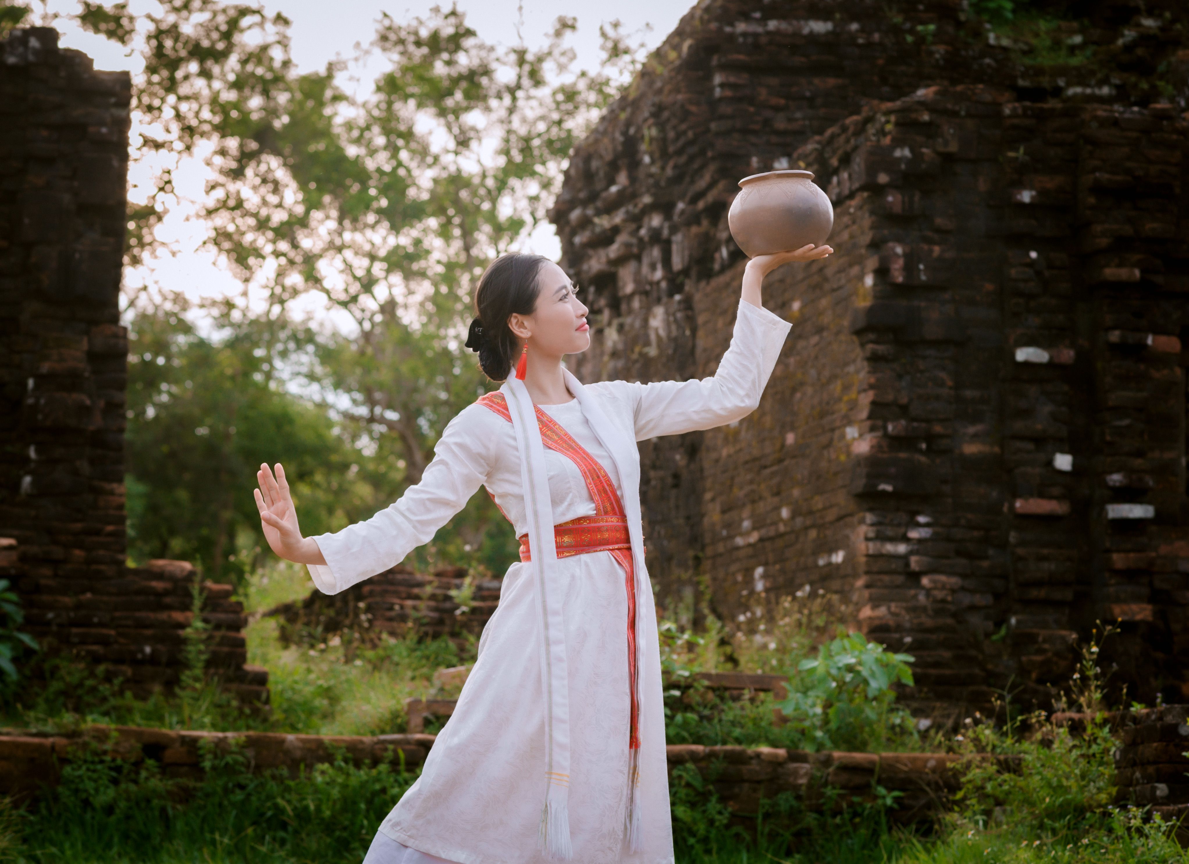 Traditional Dance with Clay Pot in Ancient Ruins · Free Stock Photo