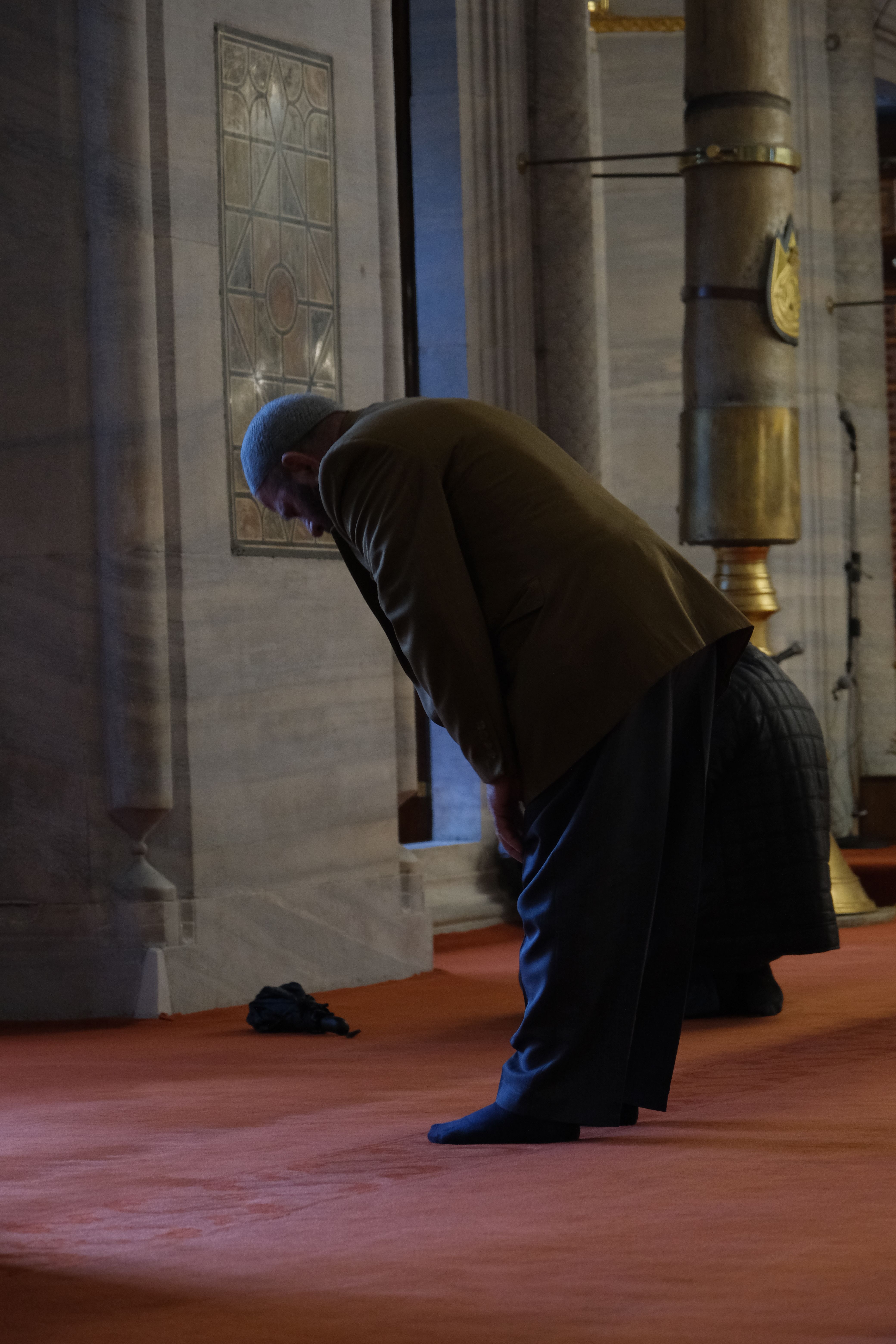 Man Bowing Inside a Mosque · Free Stock Photo