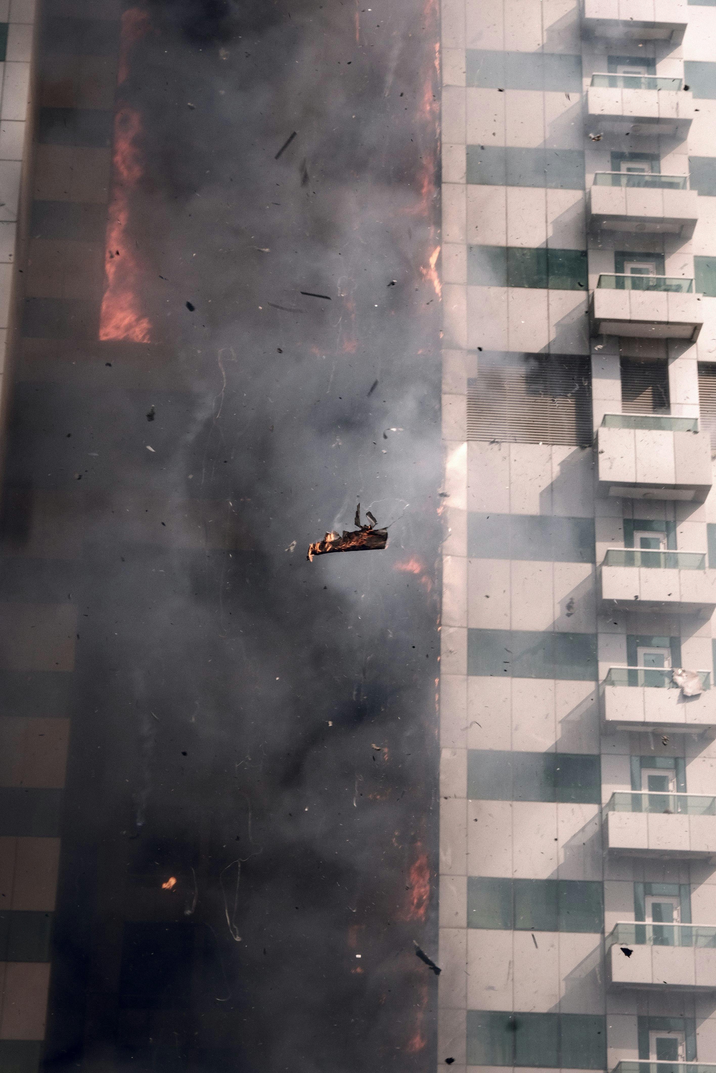 High-rise Fire with Falling Debris in Dubai · Free Stock Photo