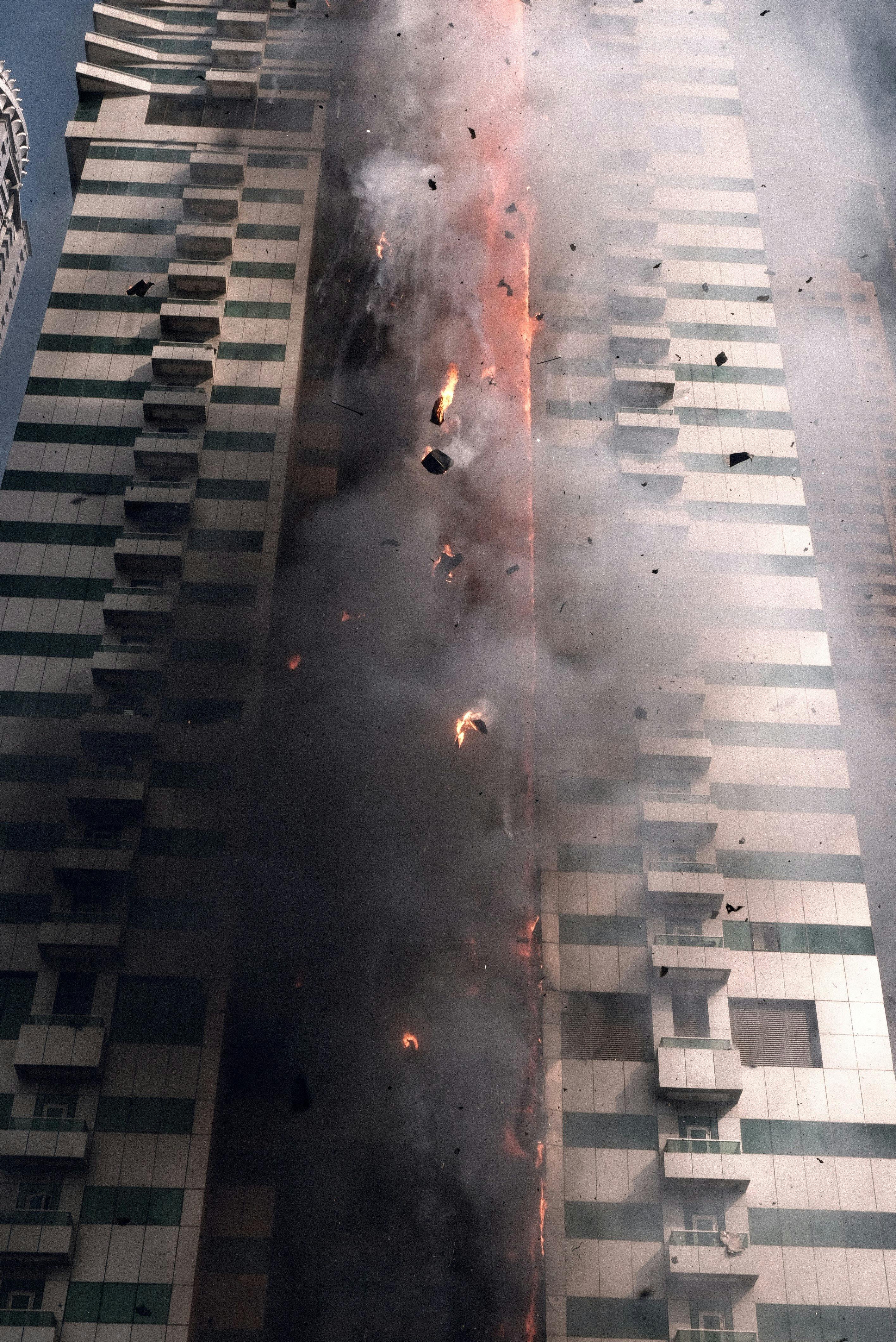 High-rise Fire with Smoke Plumes in Dubai · Free Stock Photo