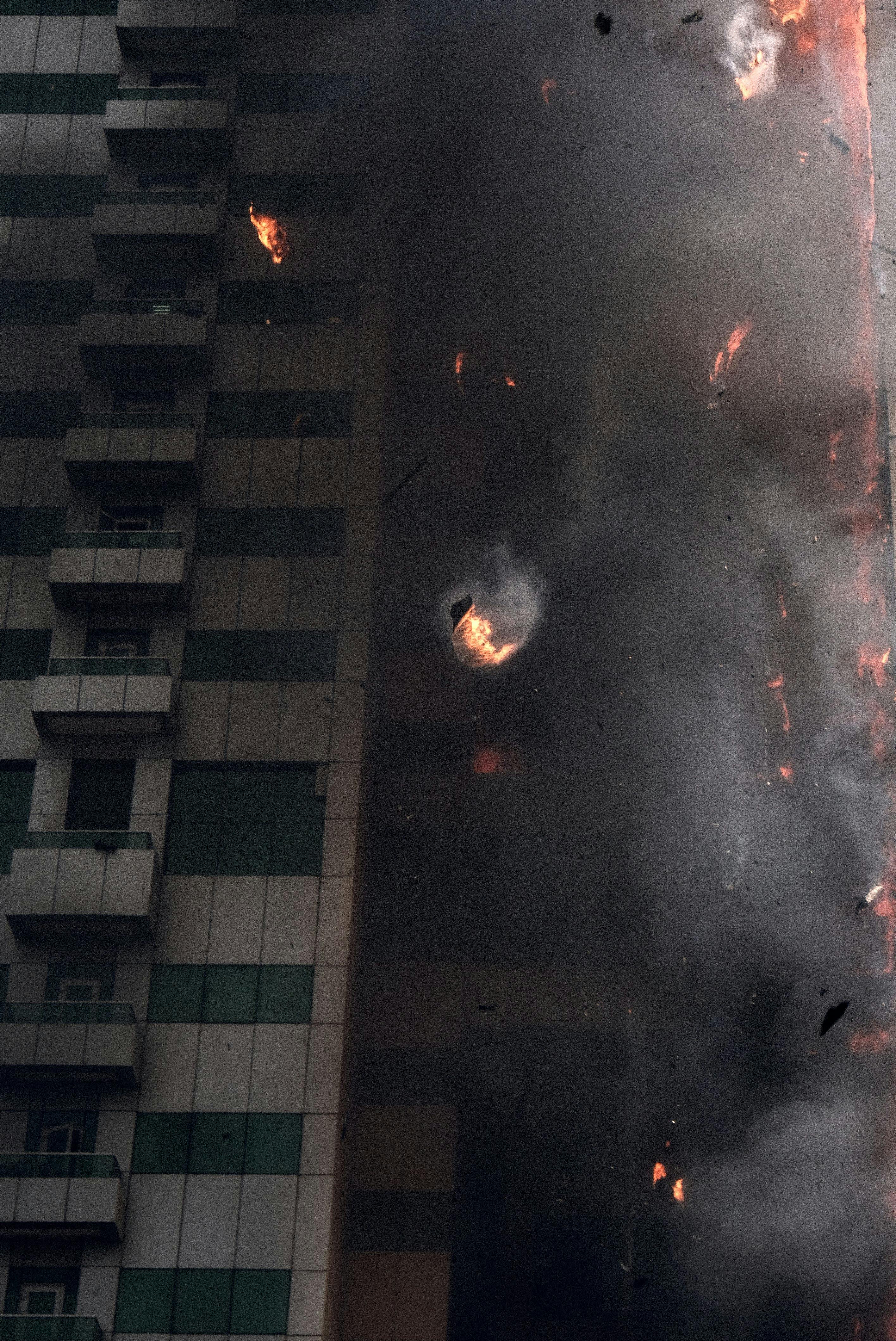 Dramatic High-Rise Building Fire in Dubai · Free Stock Photo