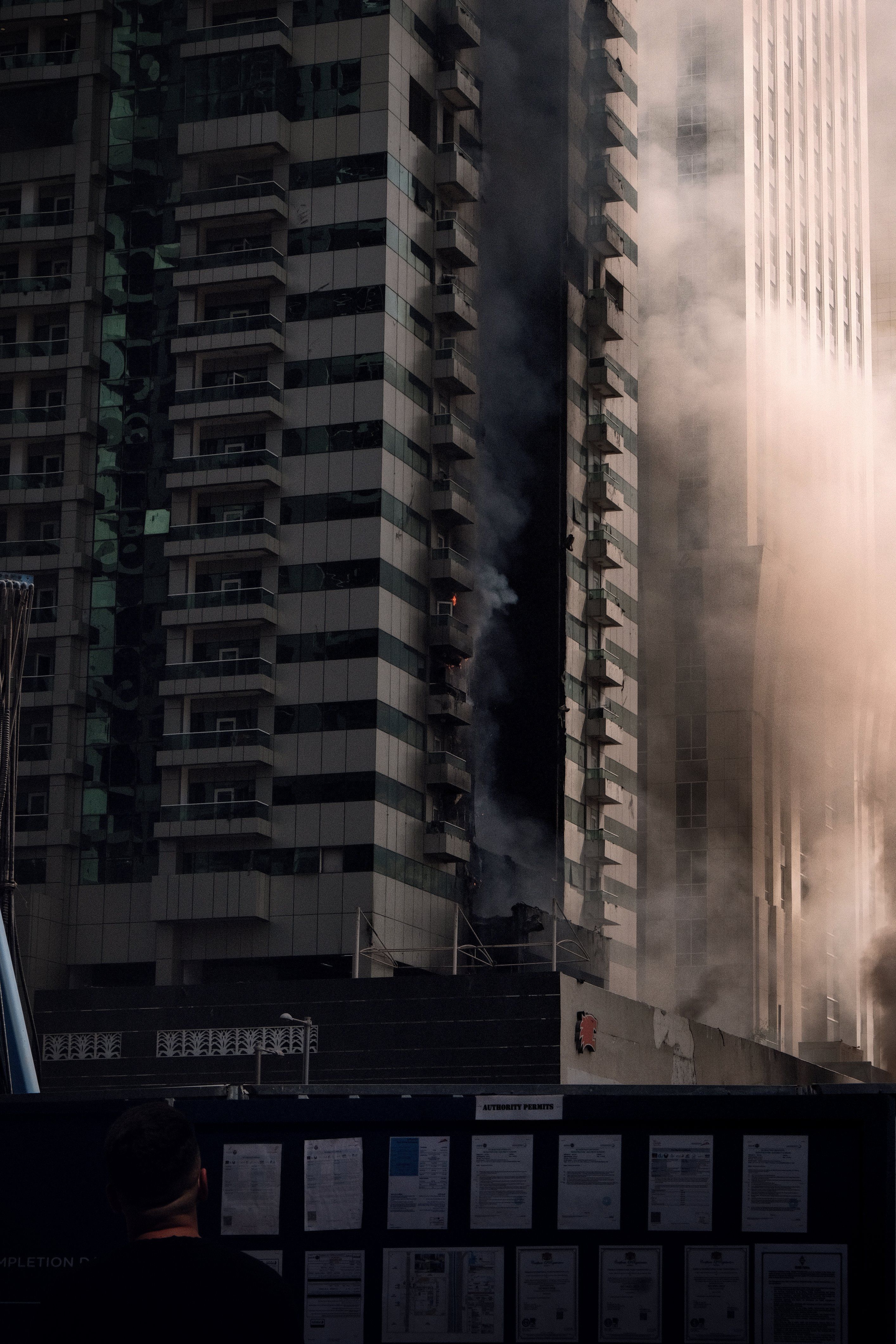 Building On Fire Photos, Download The BEST Free Building On Fire Stock ...