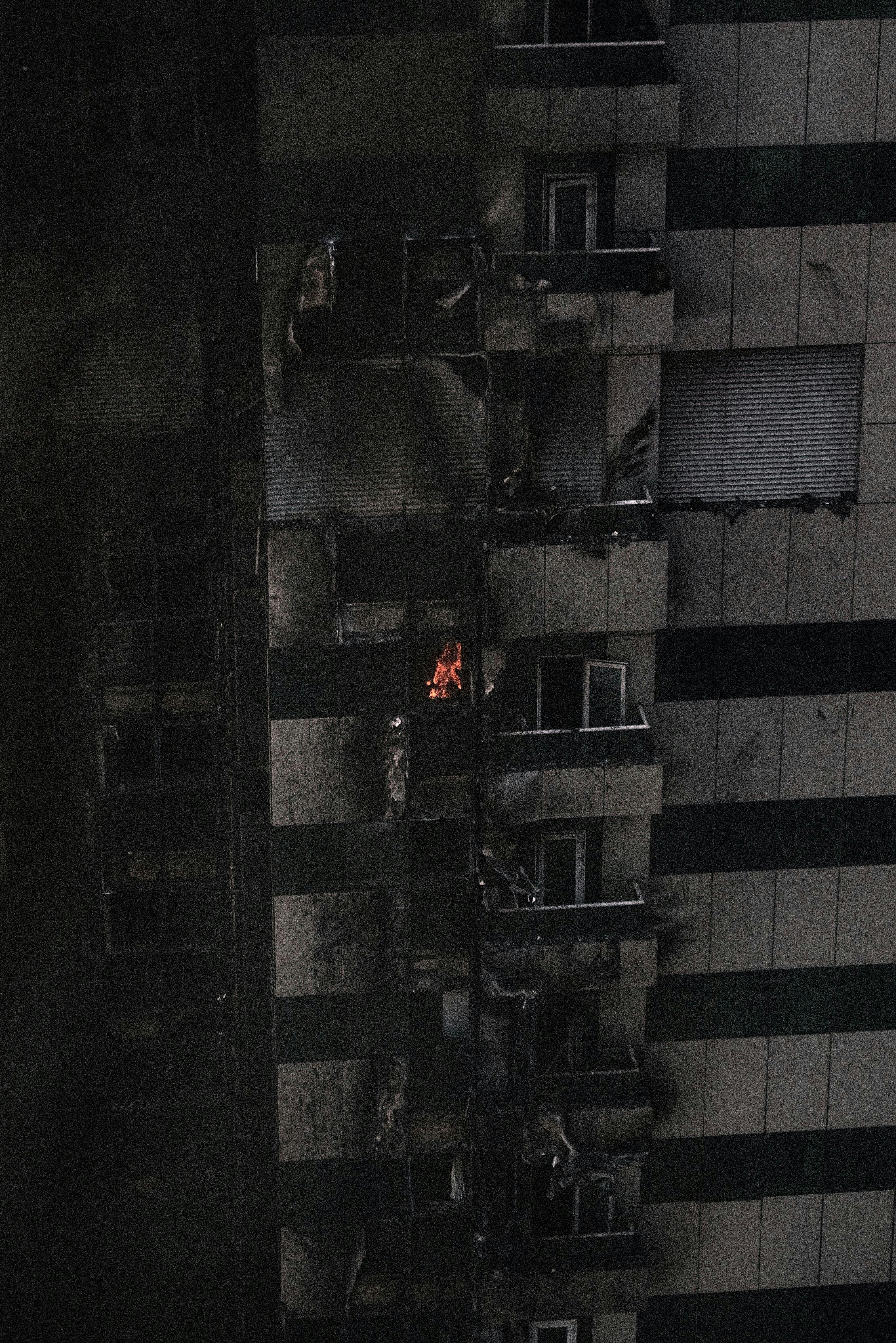 Fire Damage on High-Rise Building in Dubai · Free Stock Photo