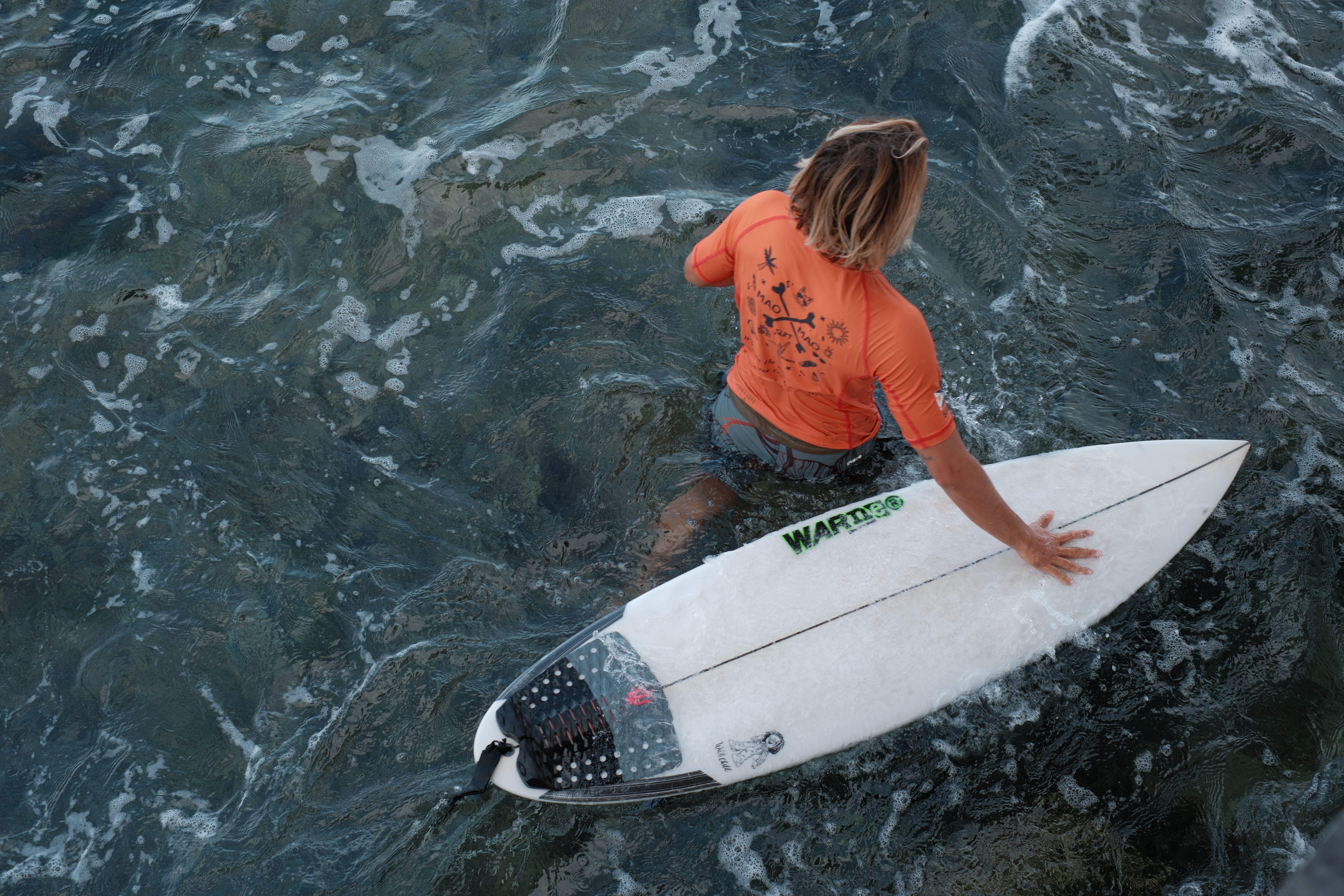 Surfer Engages with Ocean in Vibrant Waters · Free Stock Photo