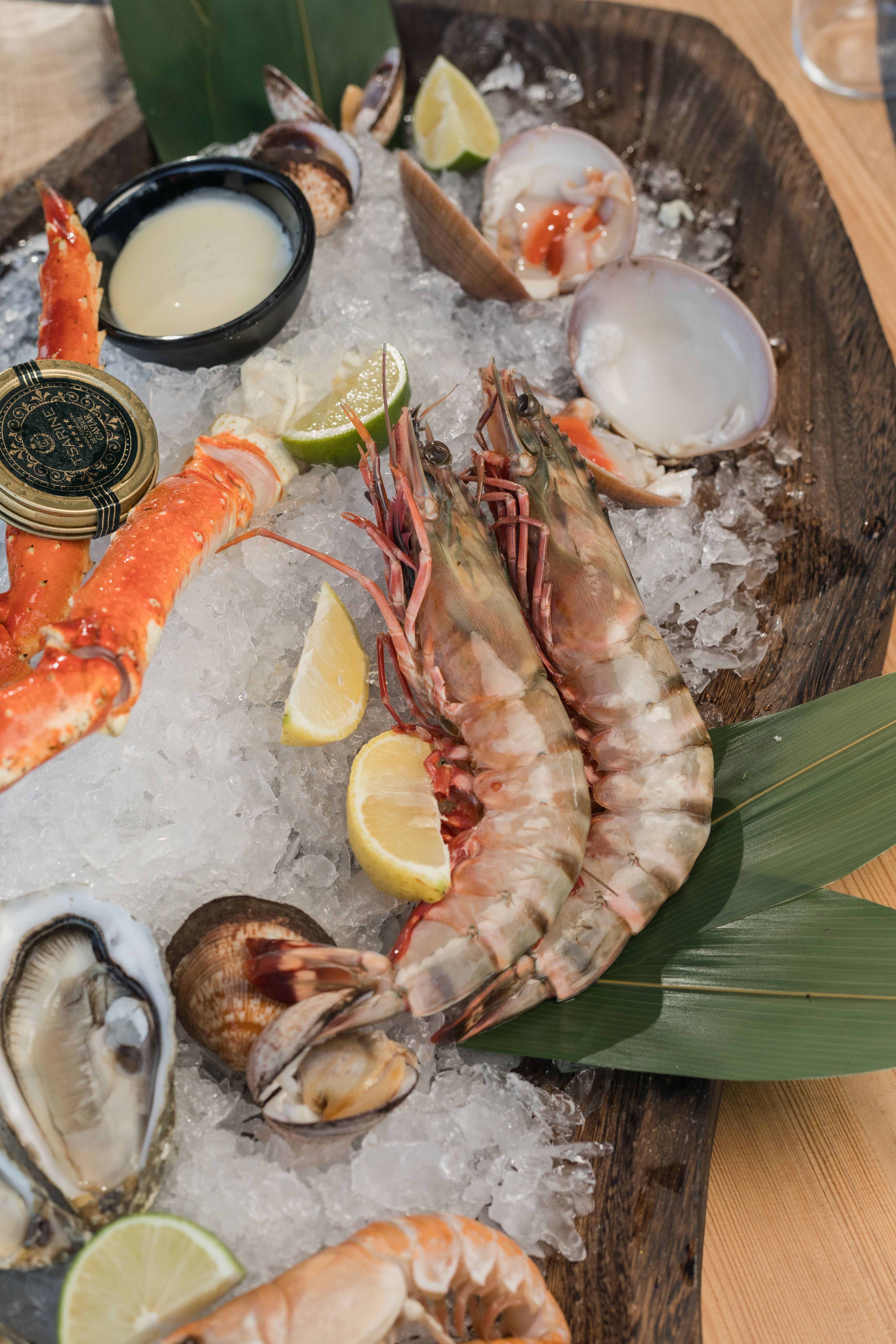 Luxurious Seafood Platter with Ice and Lemon Garnish · Free Stock Photo