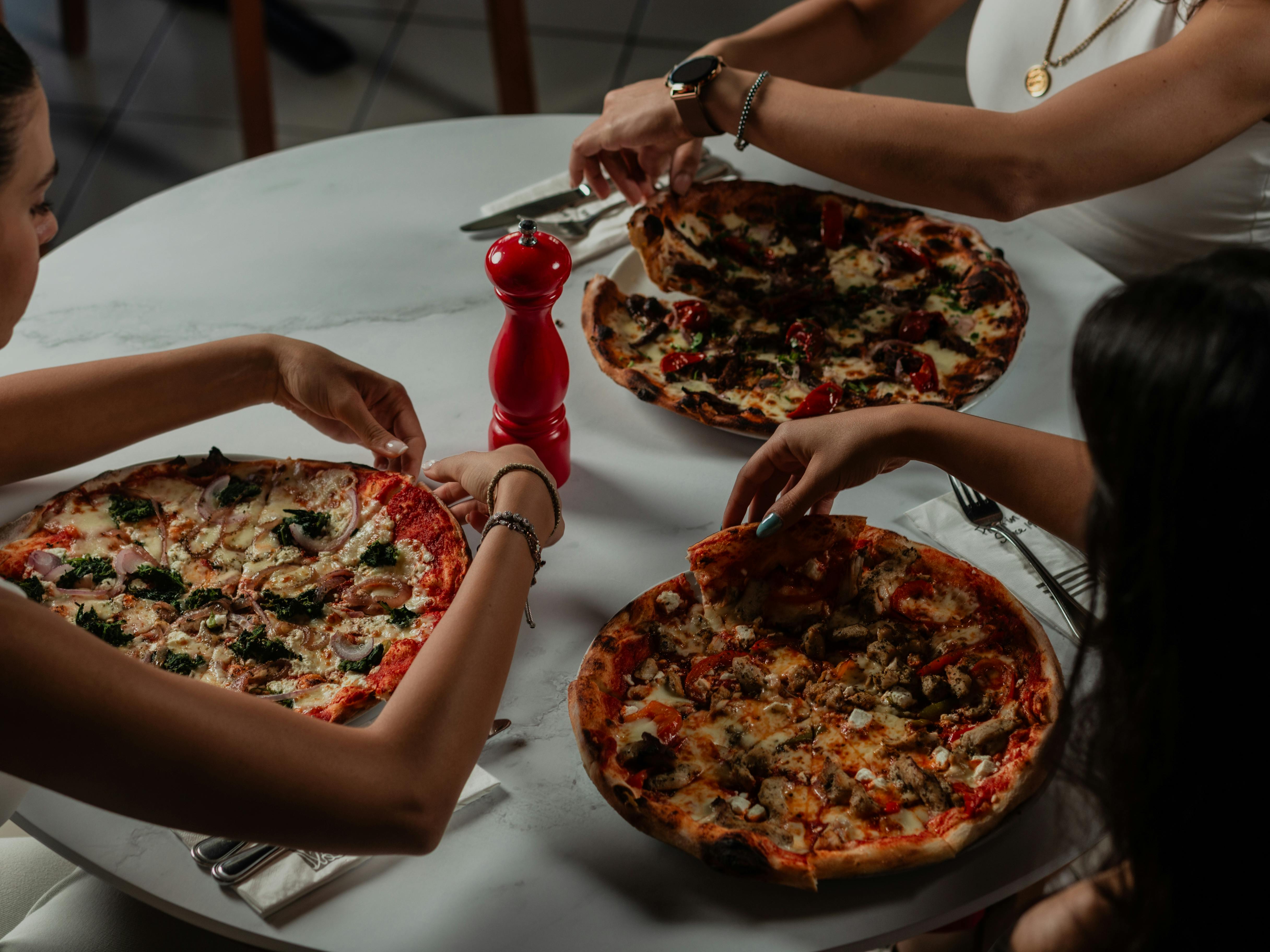 Pizza Sharing Photos, Download The BEST Free Pizza Sharing Stock Photos ...