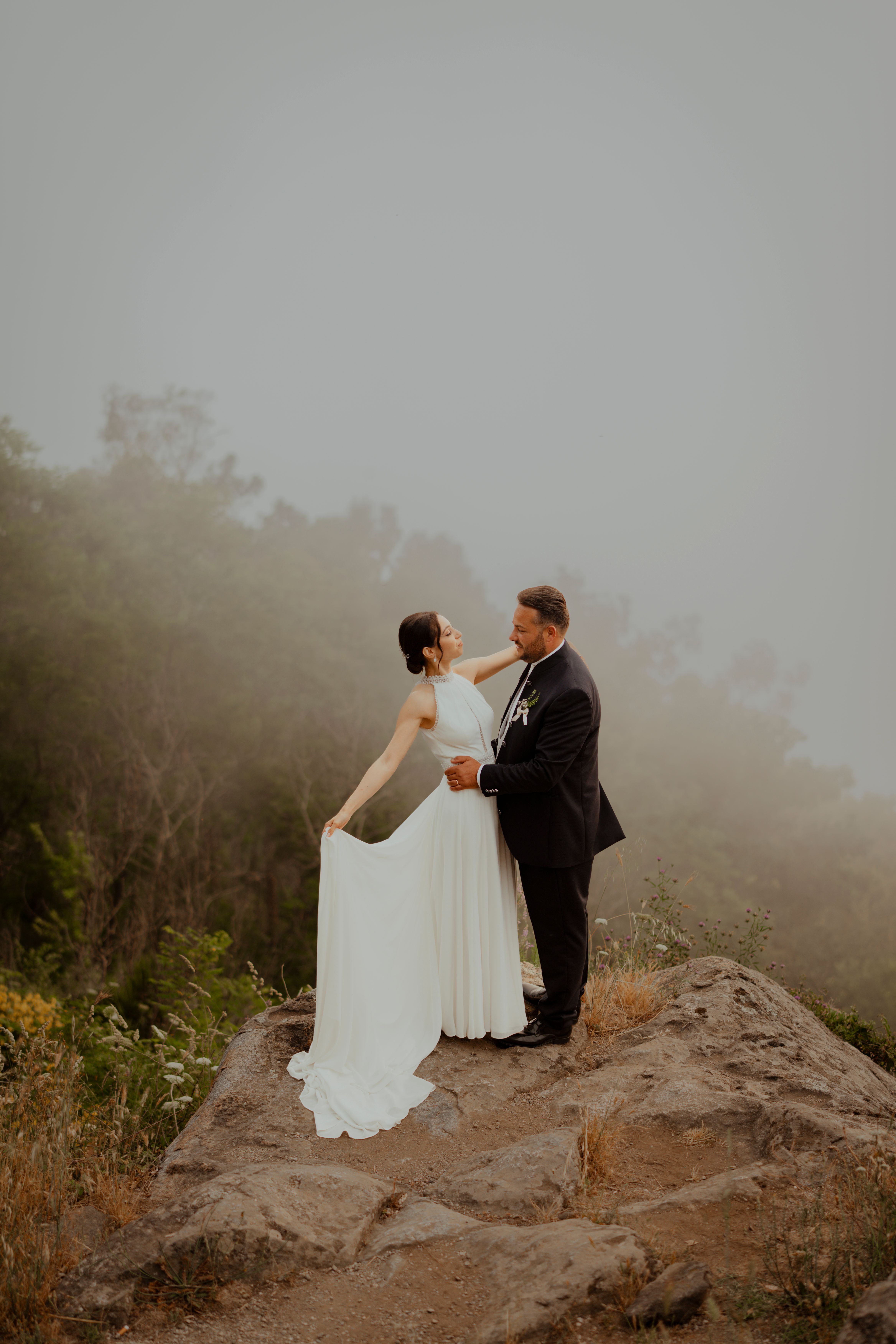 Romantic Wedding Photo in Italian Countryside · Free Stock Photo