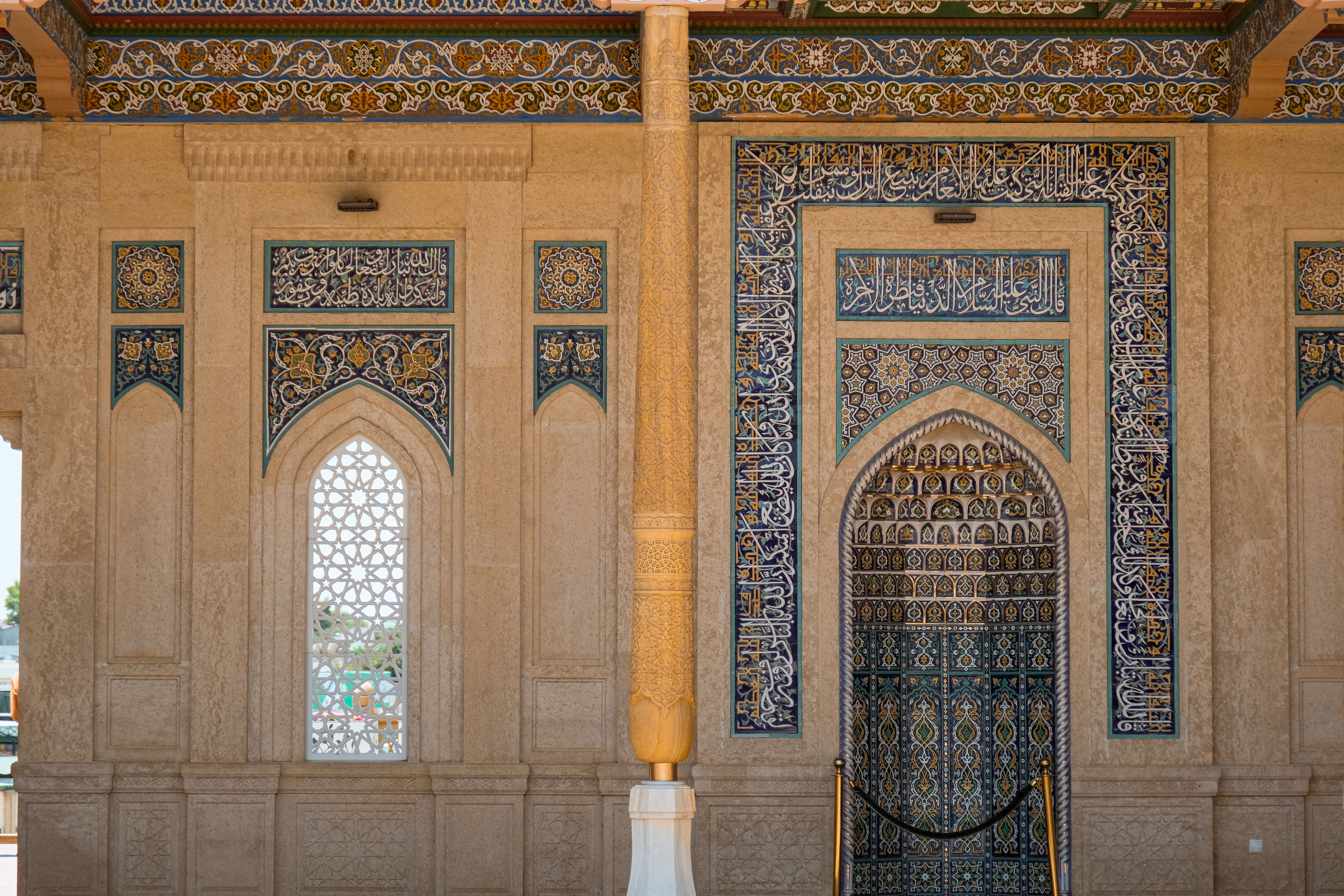 Intricate Islamic Architecture with Ornate Mosaic · Free Stock Photo