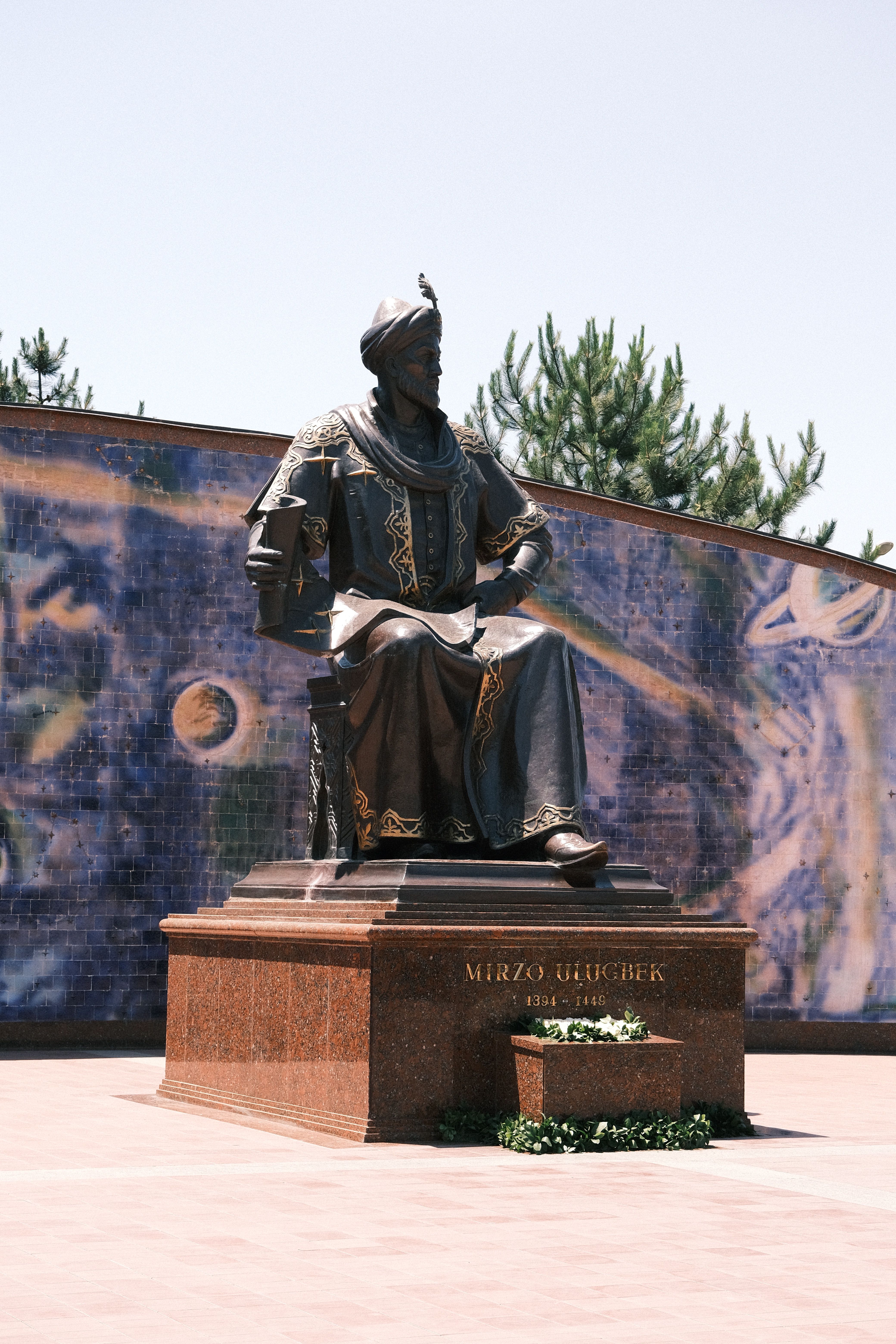 Statue of Mirzo Ulugbek in Outdoor Setting · Free Stock Photo
