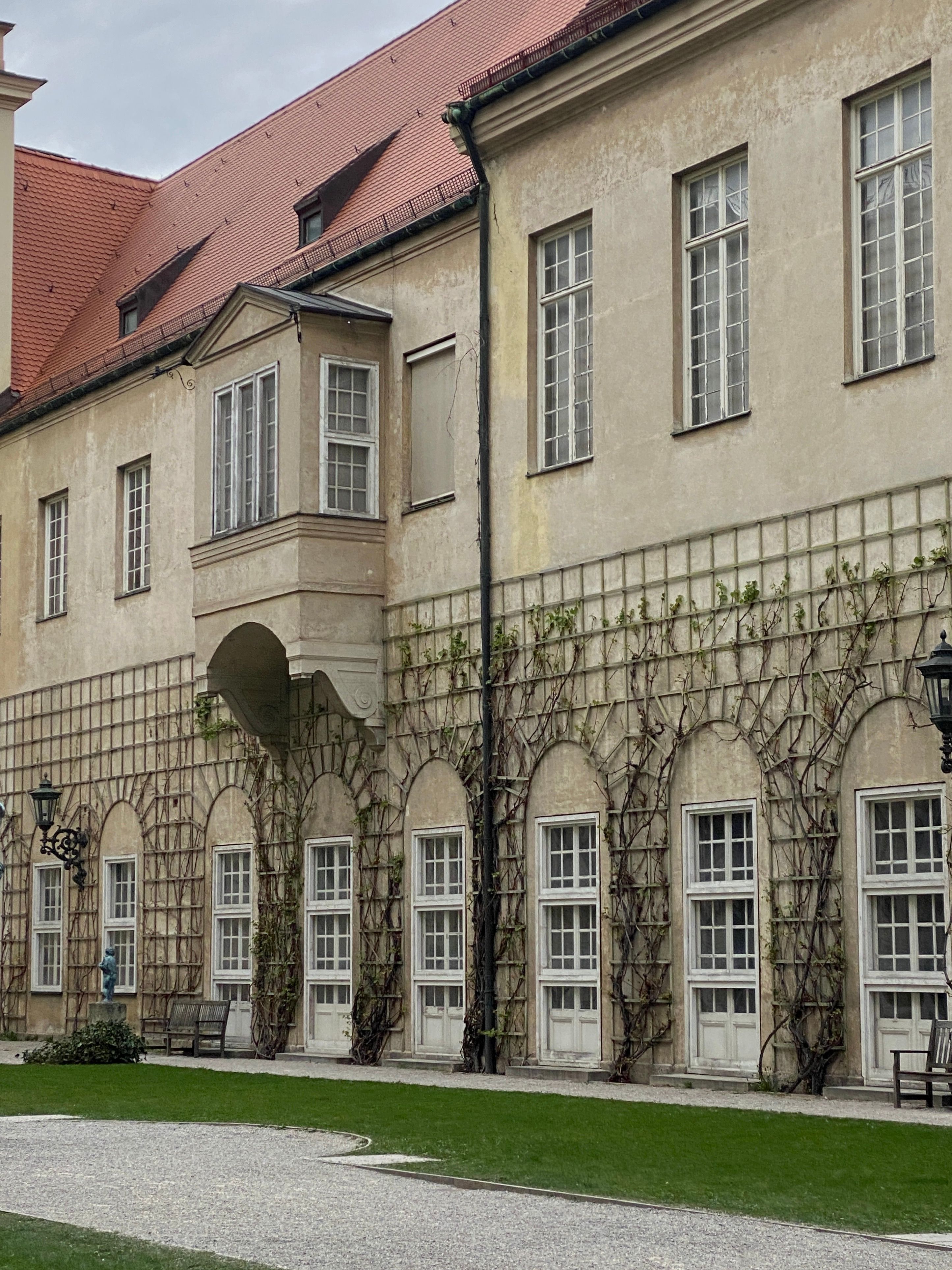 Classic European Architecture with Climbing Vines · Free Stock Photo