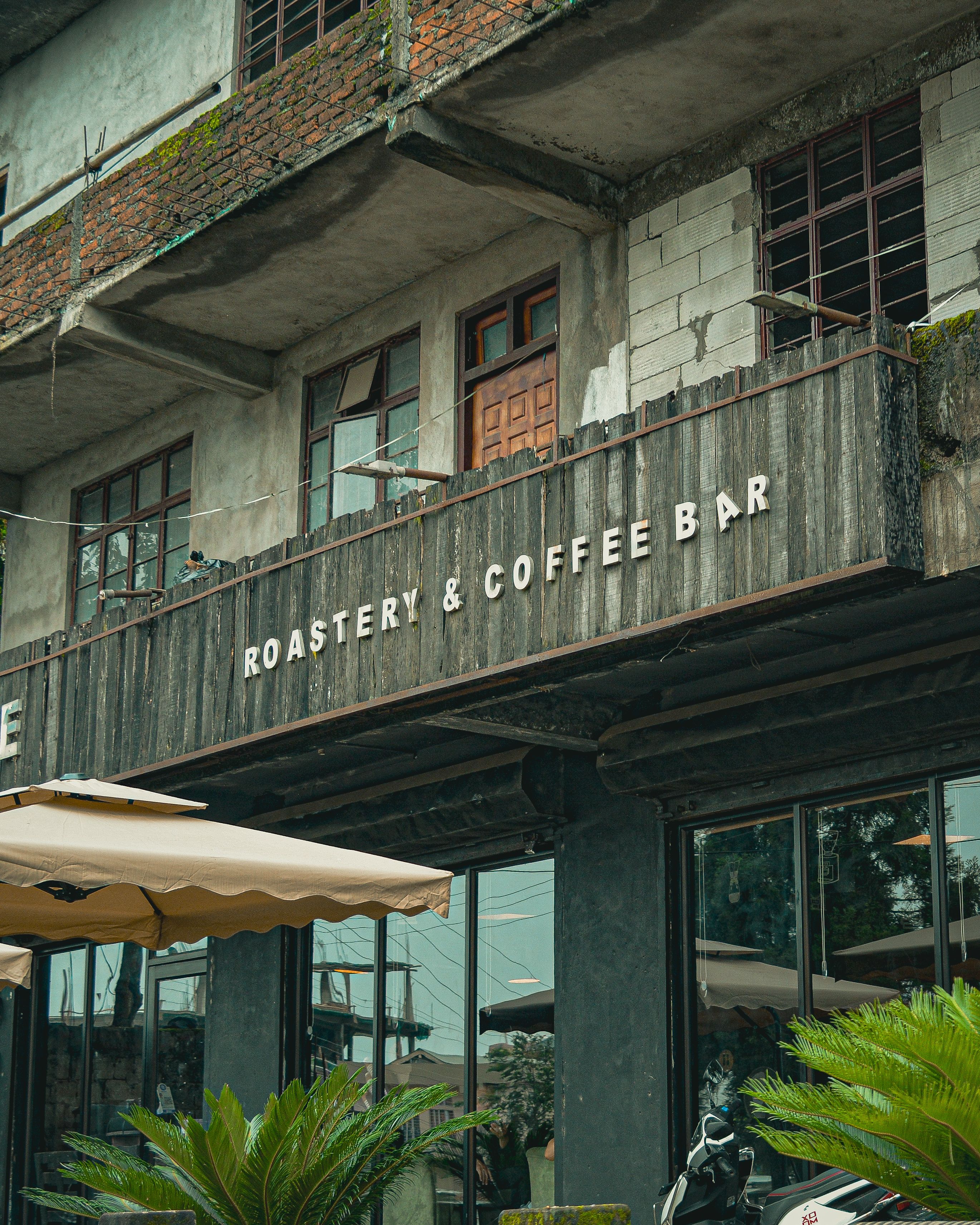 Cafe Shop Pic Aesthetic Outside Building Photos, Download The BEST Free ...