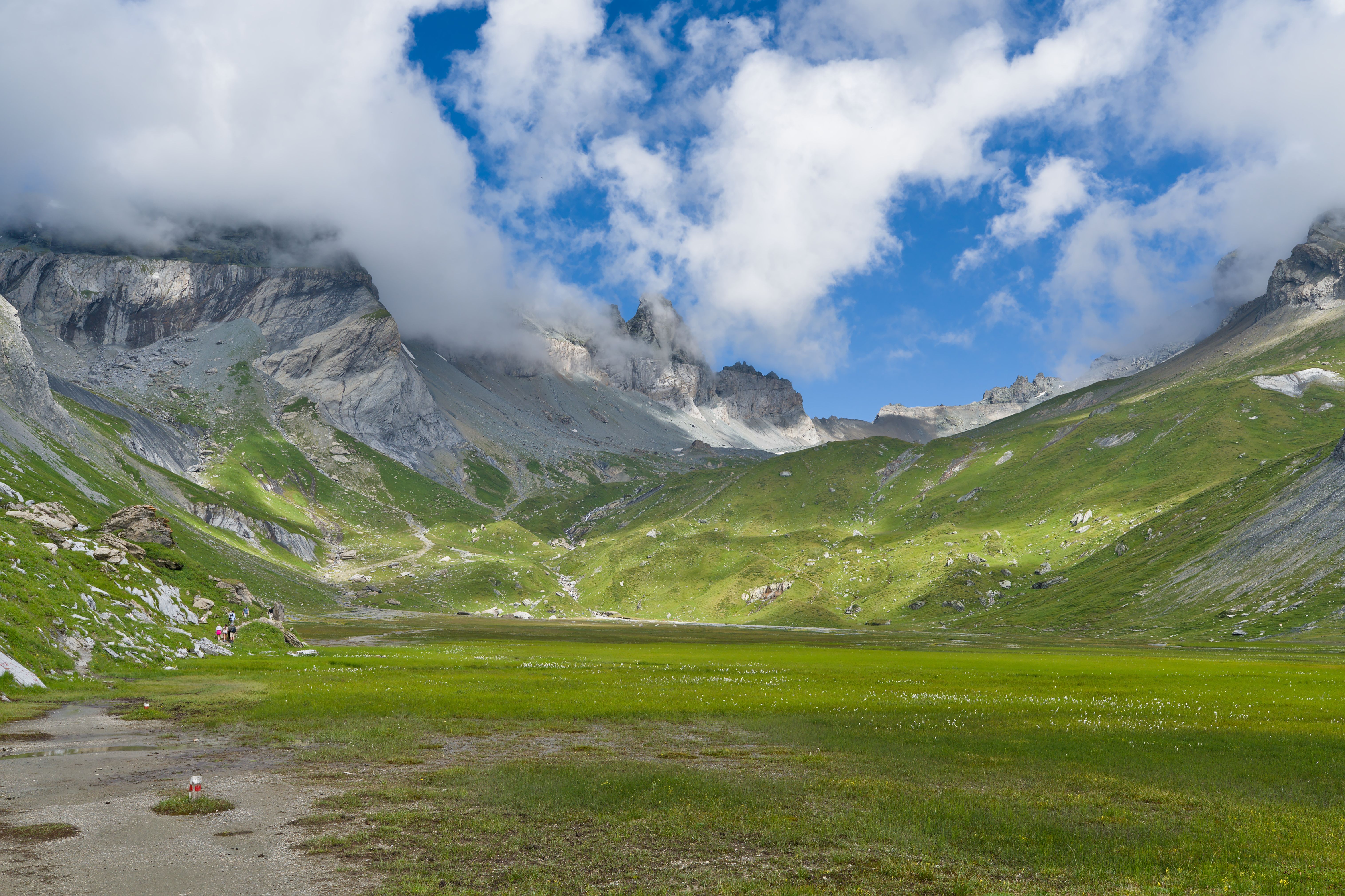 Majestic Himalayan Landscape with Rolling Clouds · Free Stock Photo
