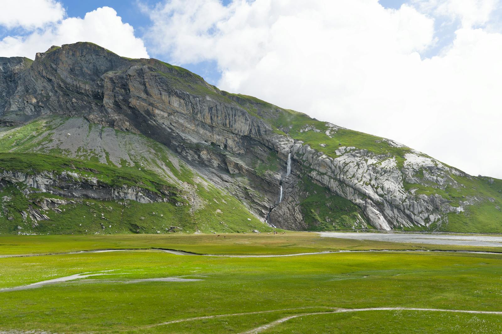 Alpine Scenery In Wolfenschiessen, Switzerland Photos, Download The ...