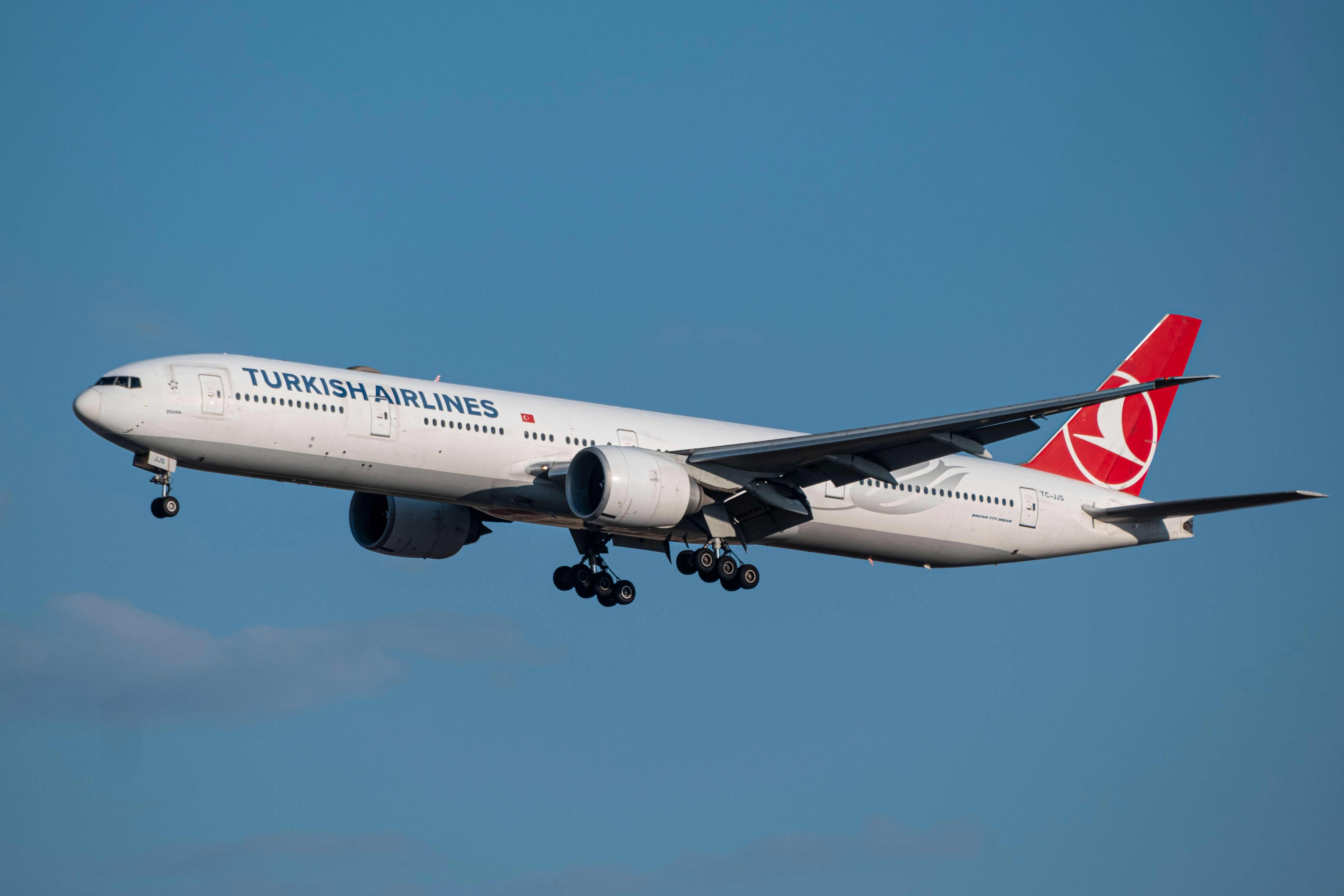 Turkish Airlines Boeing 777 Mid-Flight · Free Stock Photo