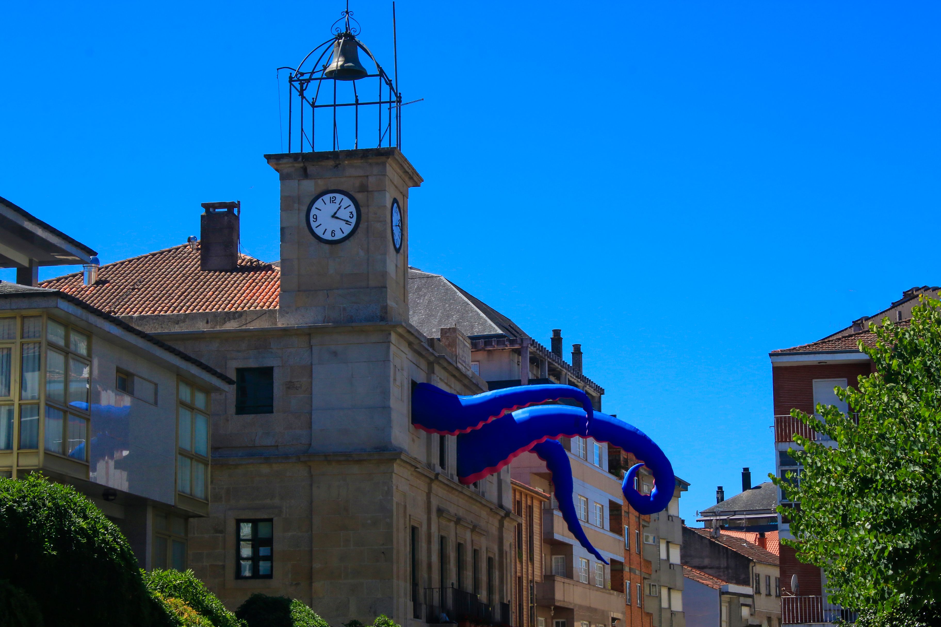 Torre Del Reloj Histórica En Carballino, España · Foto de stock gratuita