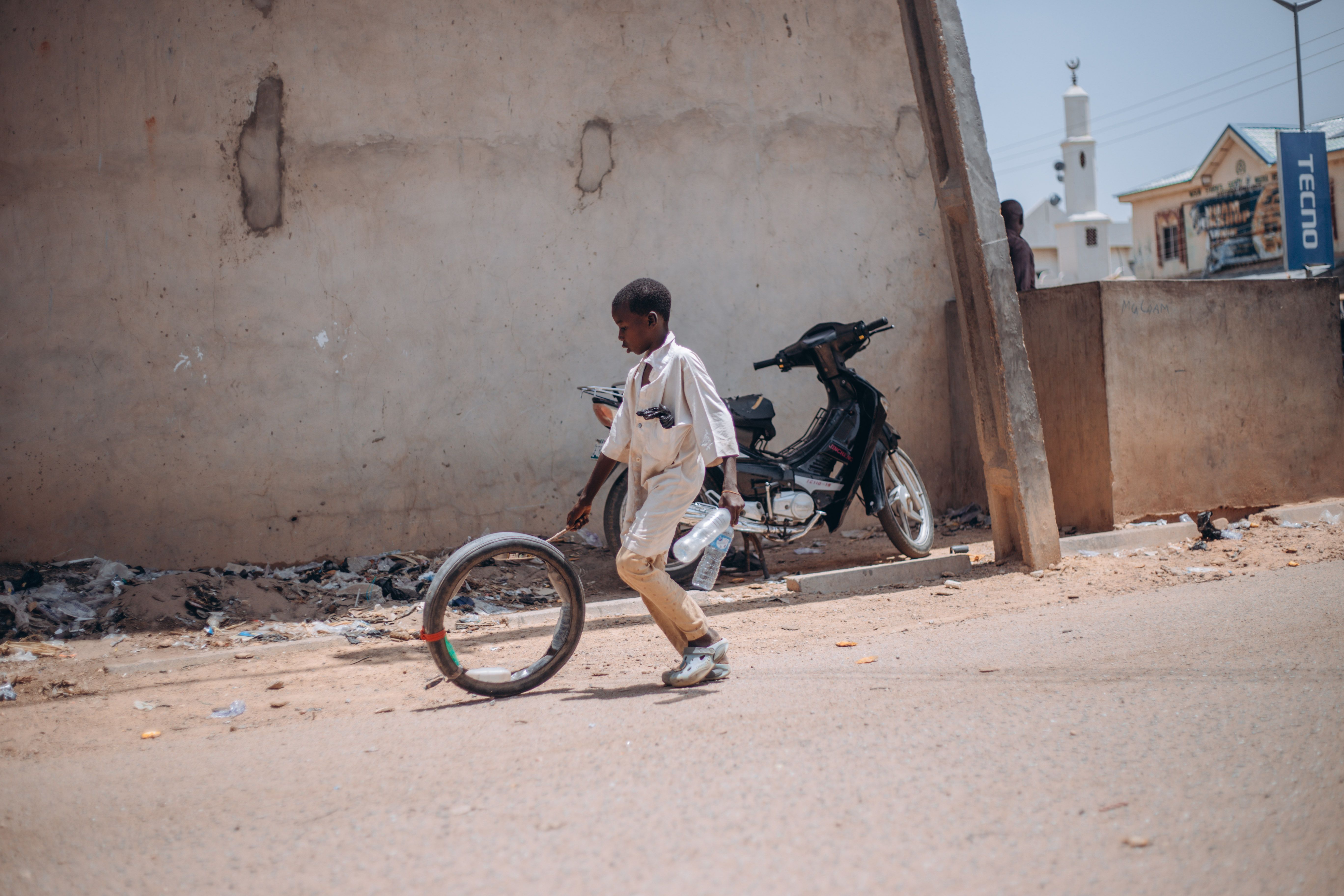 Kids Walking Alone Photos, Download The BEST Free Kids Walking Alone ...