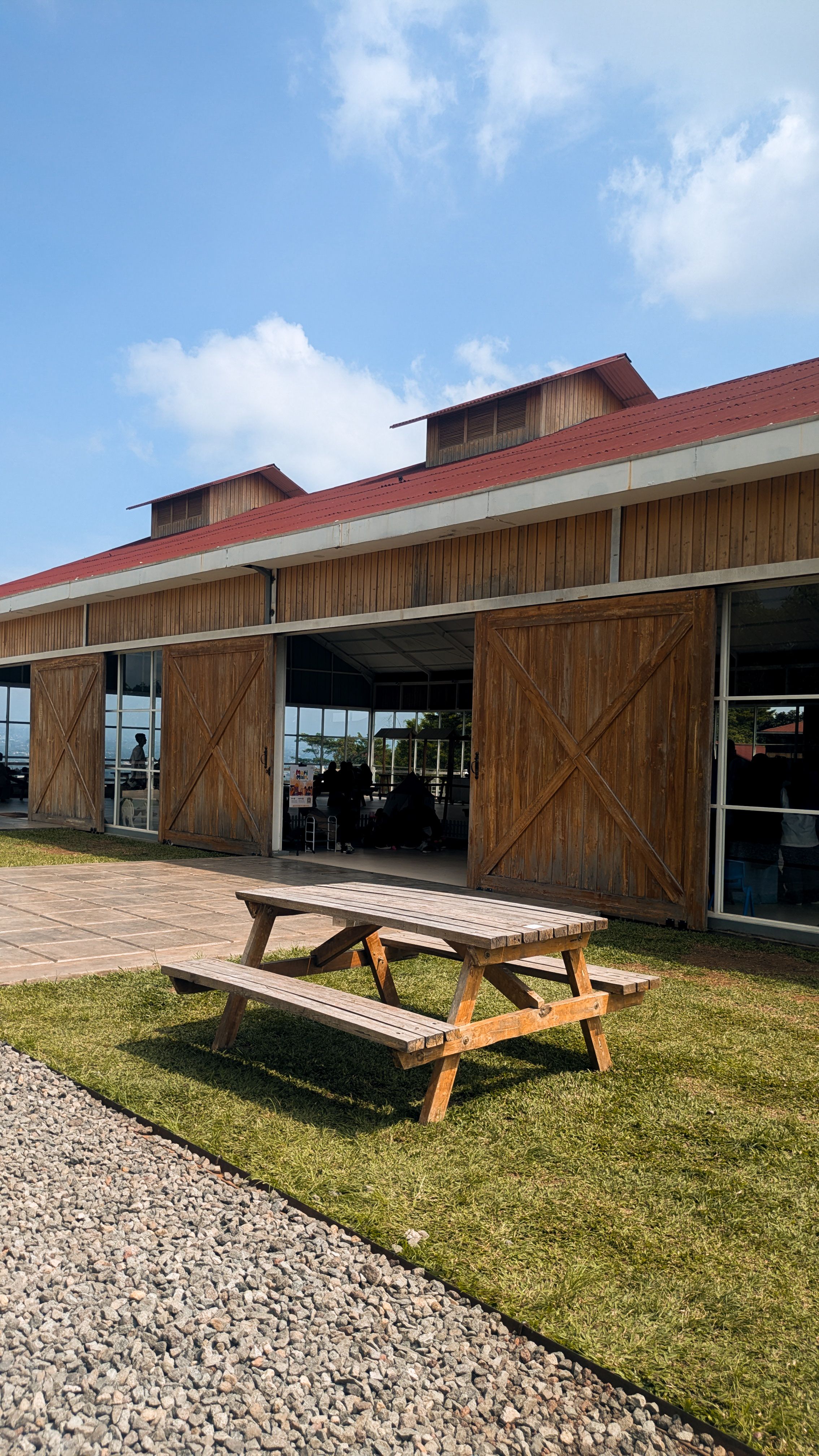 Rustic Outdoor Barn with Picnic Table Scene · Free Stock Photo
