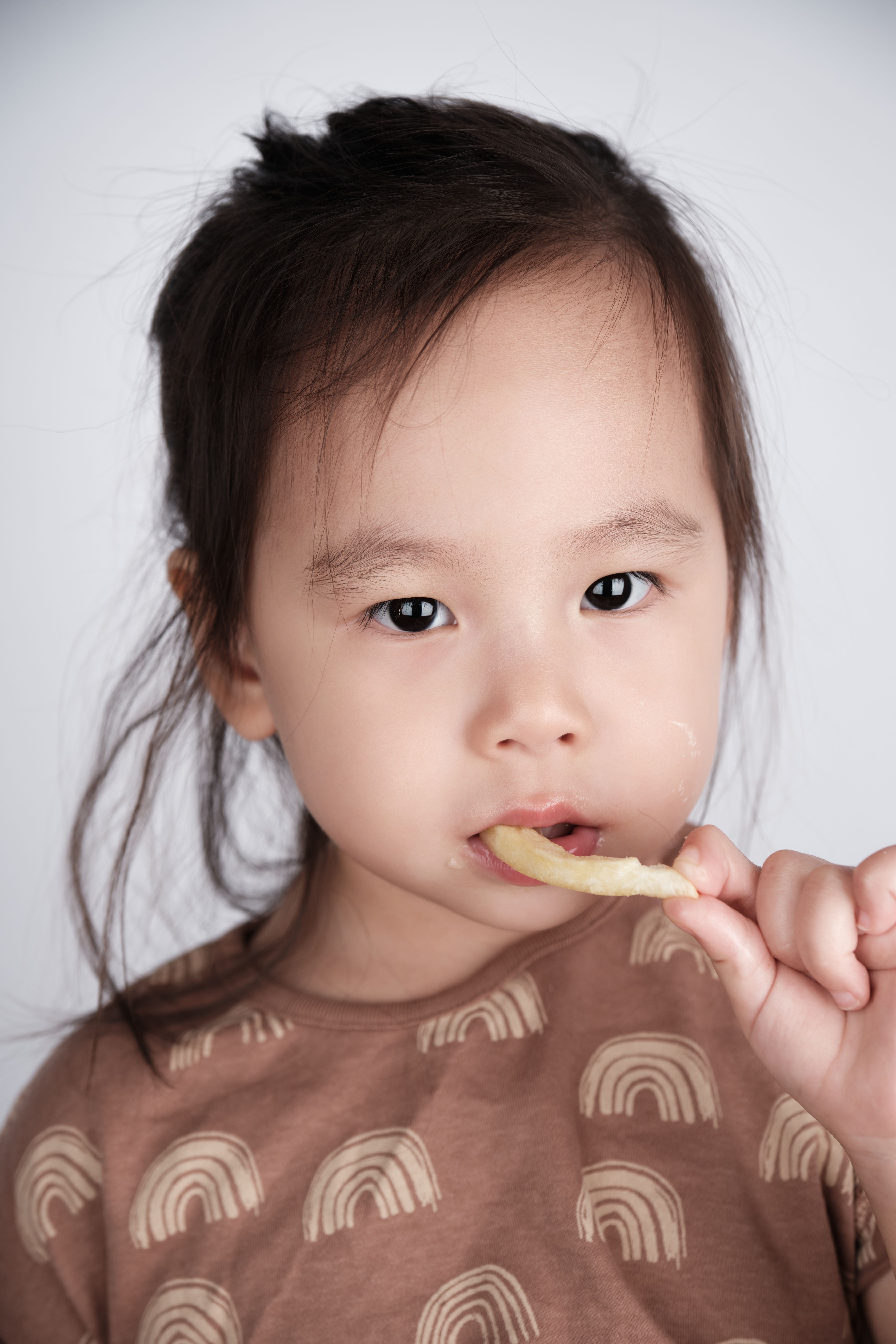 Chinese Child Eating Biscuit Photos, Download The BEST Free Chinese ...