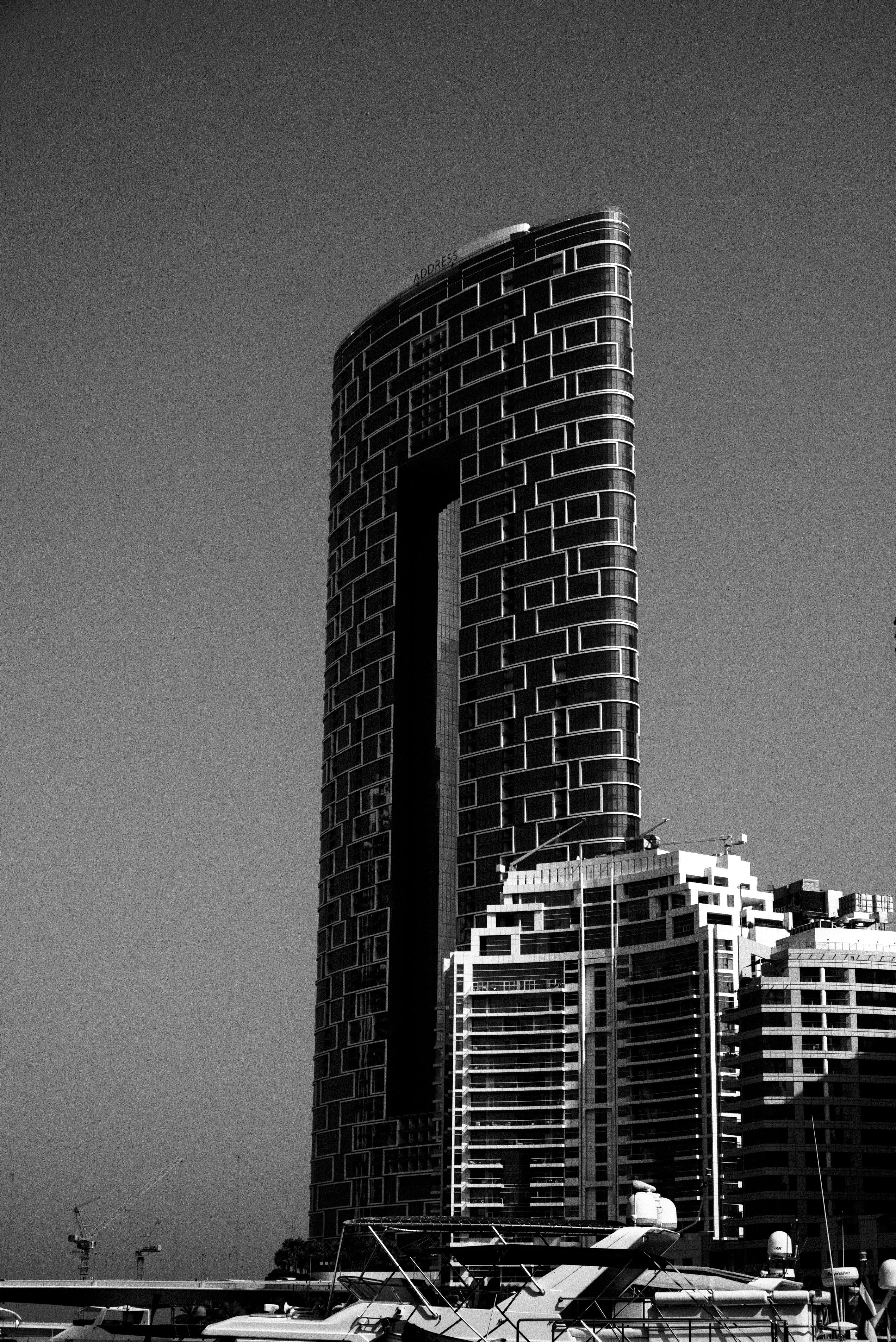 Black and White Skyscraper in Dubai Marina · Free Stock Photo