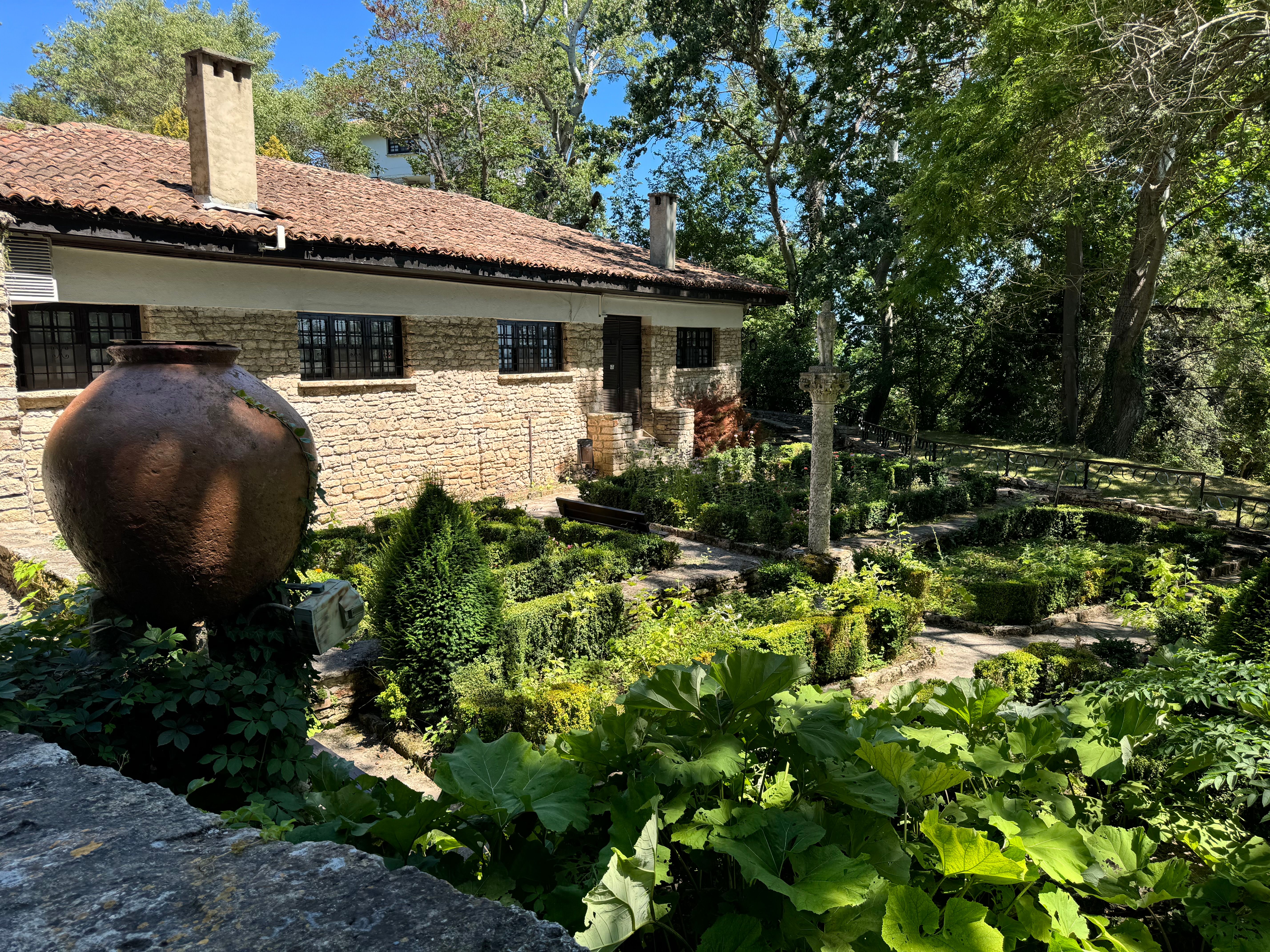 Charming Stone Cottage with Lush Garden · Free Stock Photo